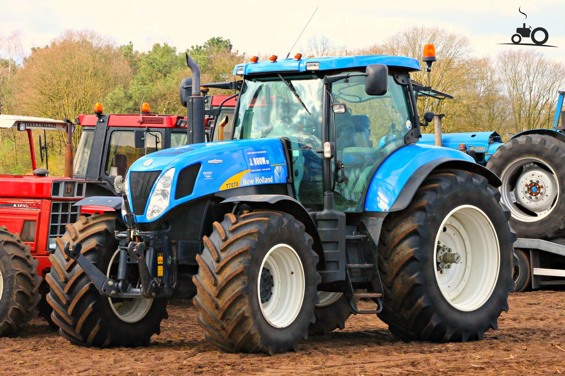 Foto New Holland T 7070 #616413