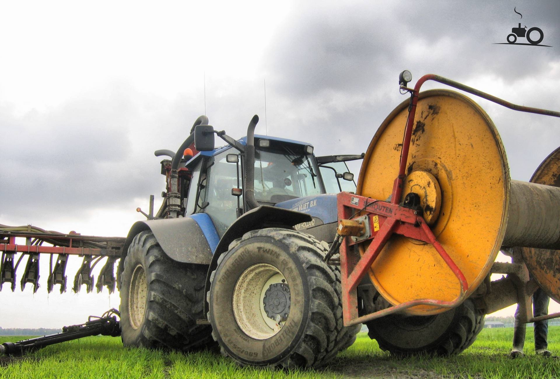 Foto New Holland TM 150 van Loonbedrijf J.m. Van Vliet BV