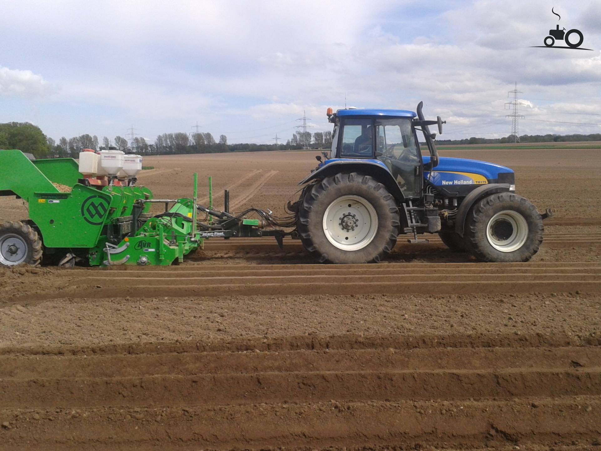 Foto New Holland TM 175 #629585