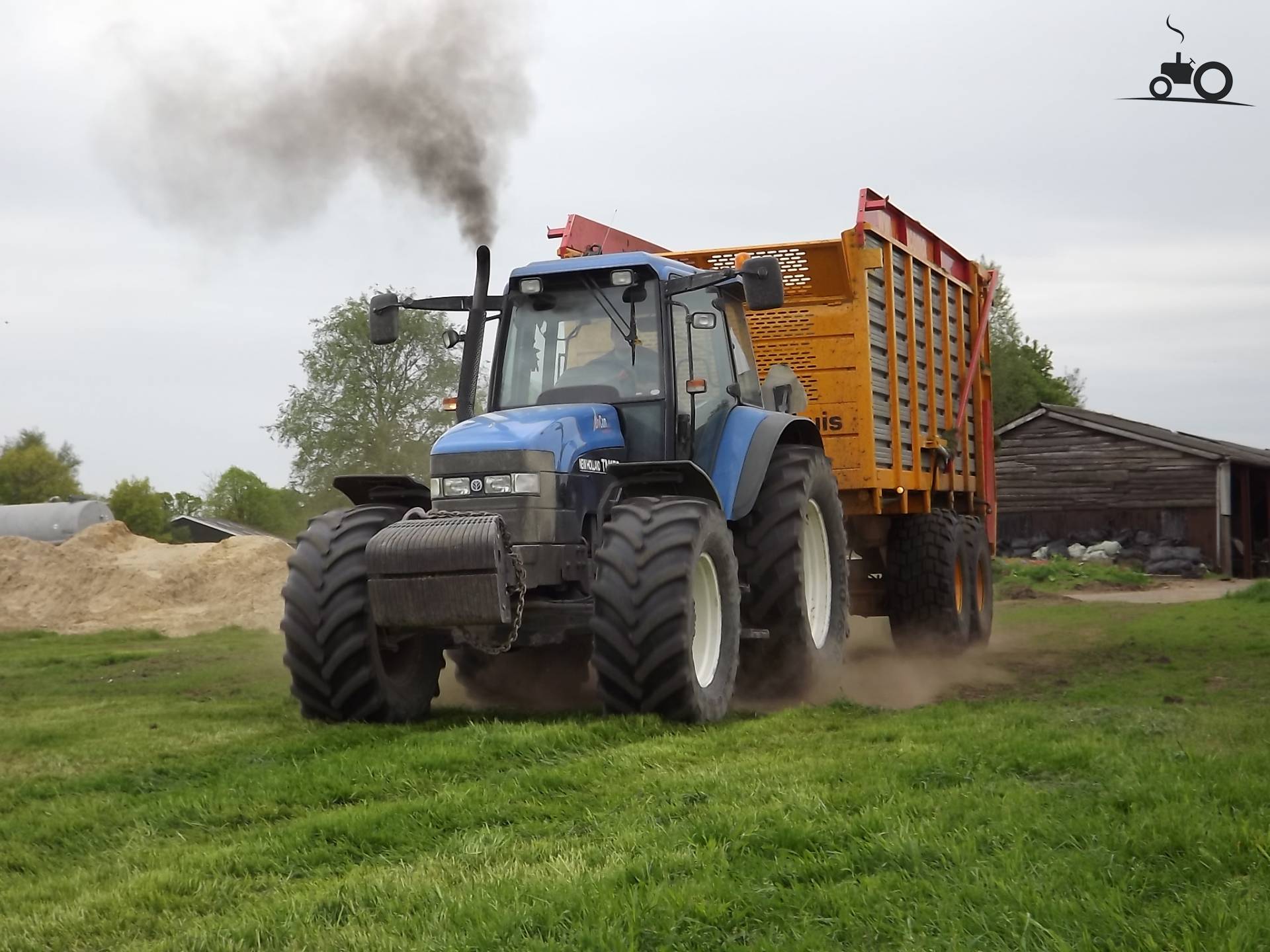 Foto New Holland TM 150 van Unicom Oost BV