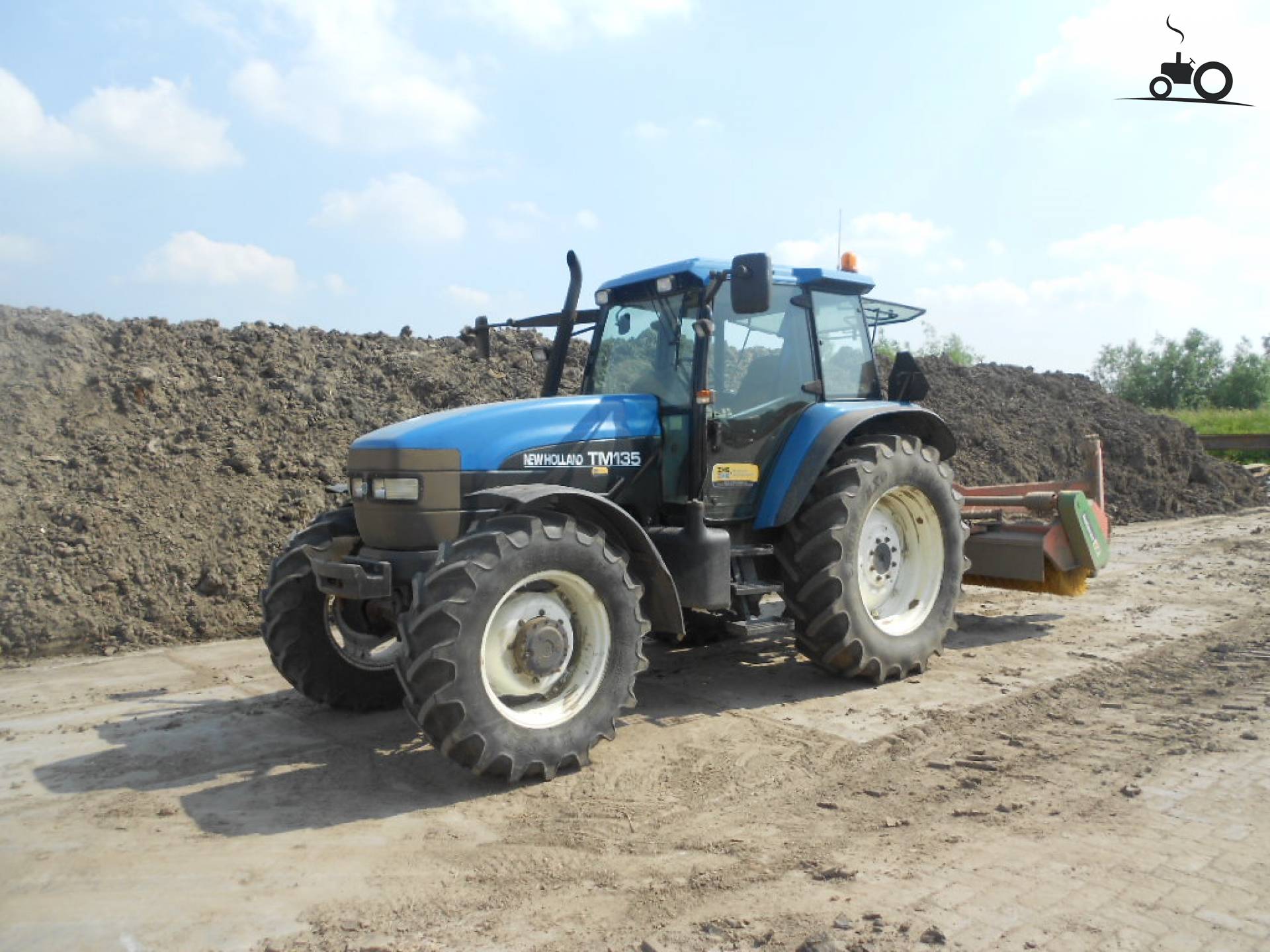 Foto New Holland TM 135 #649216