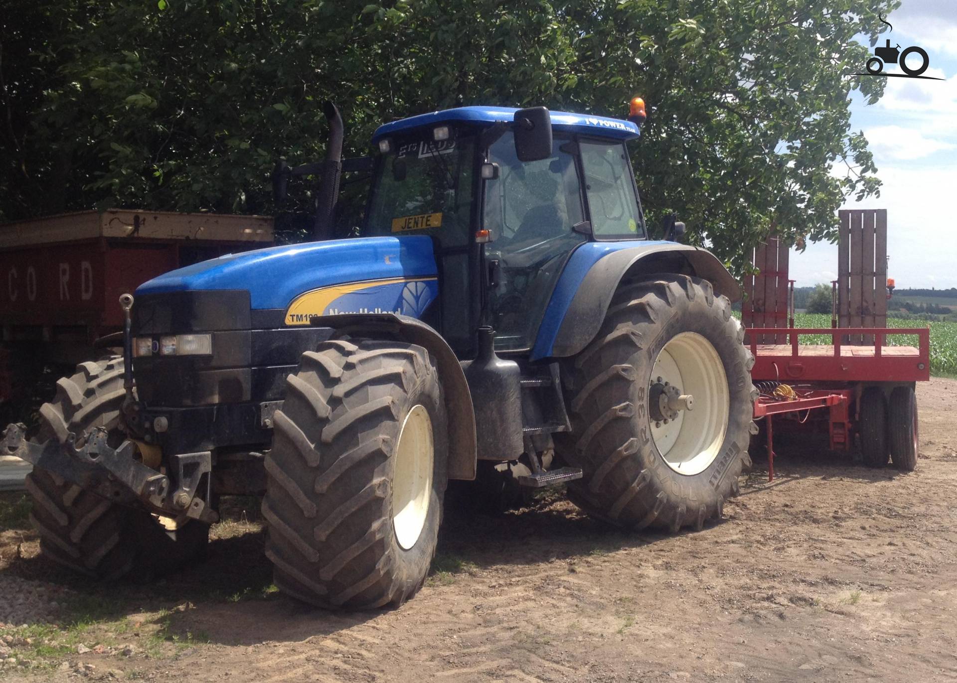 Foto New Holland TM 190 #660645