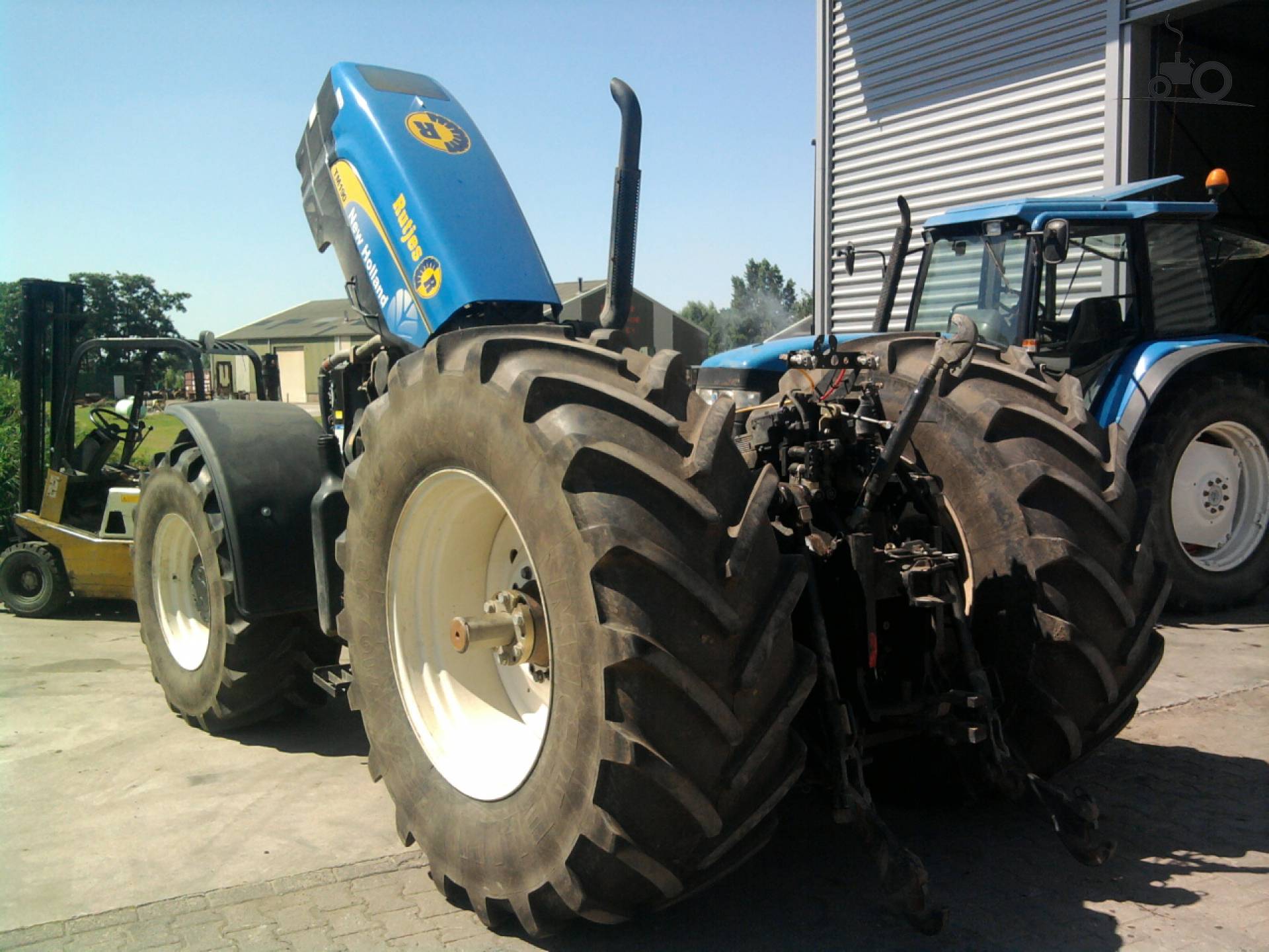 Foto New Holland TM 190 #677953