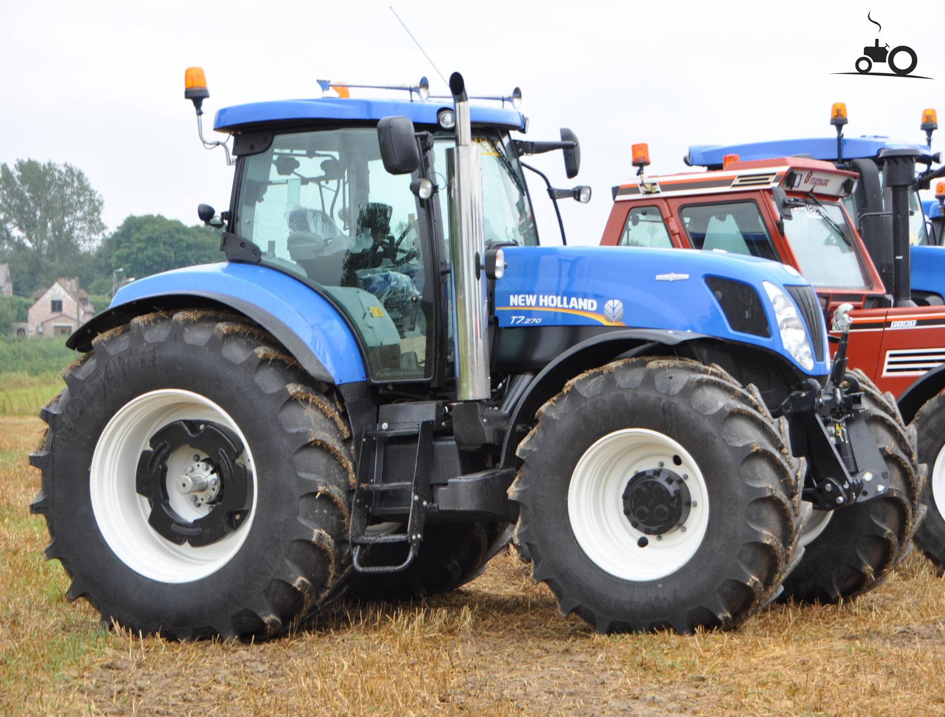 Foto New Holland T 7070 #680411