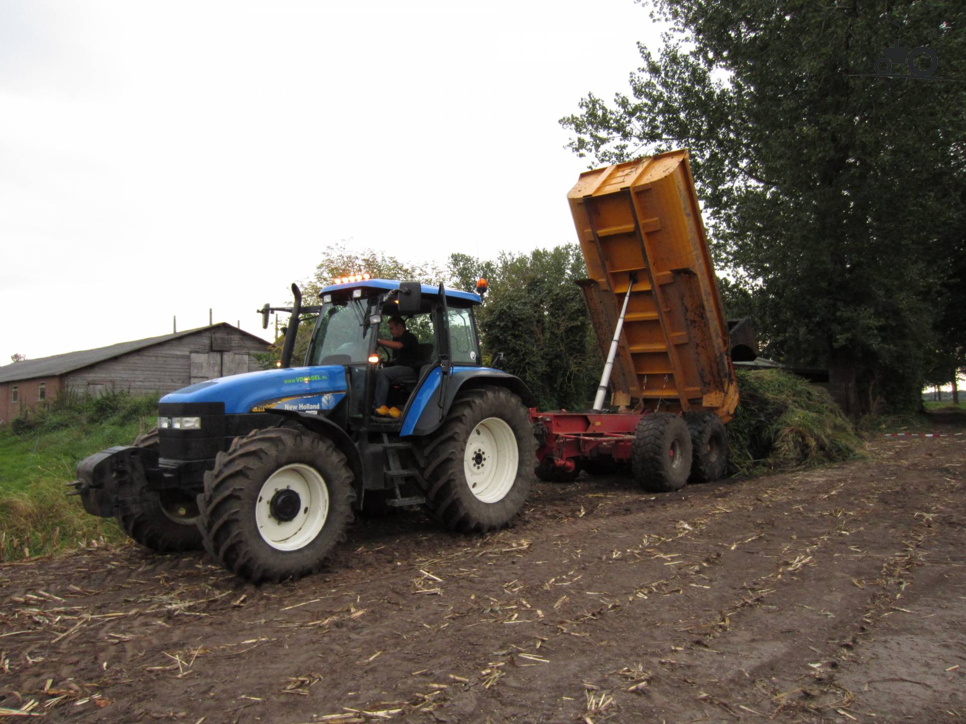 Foto New Holland TM 120 #691196