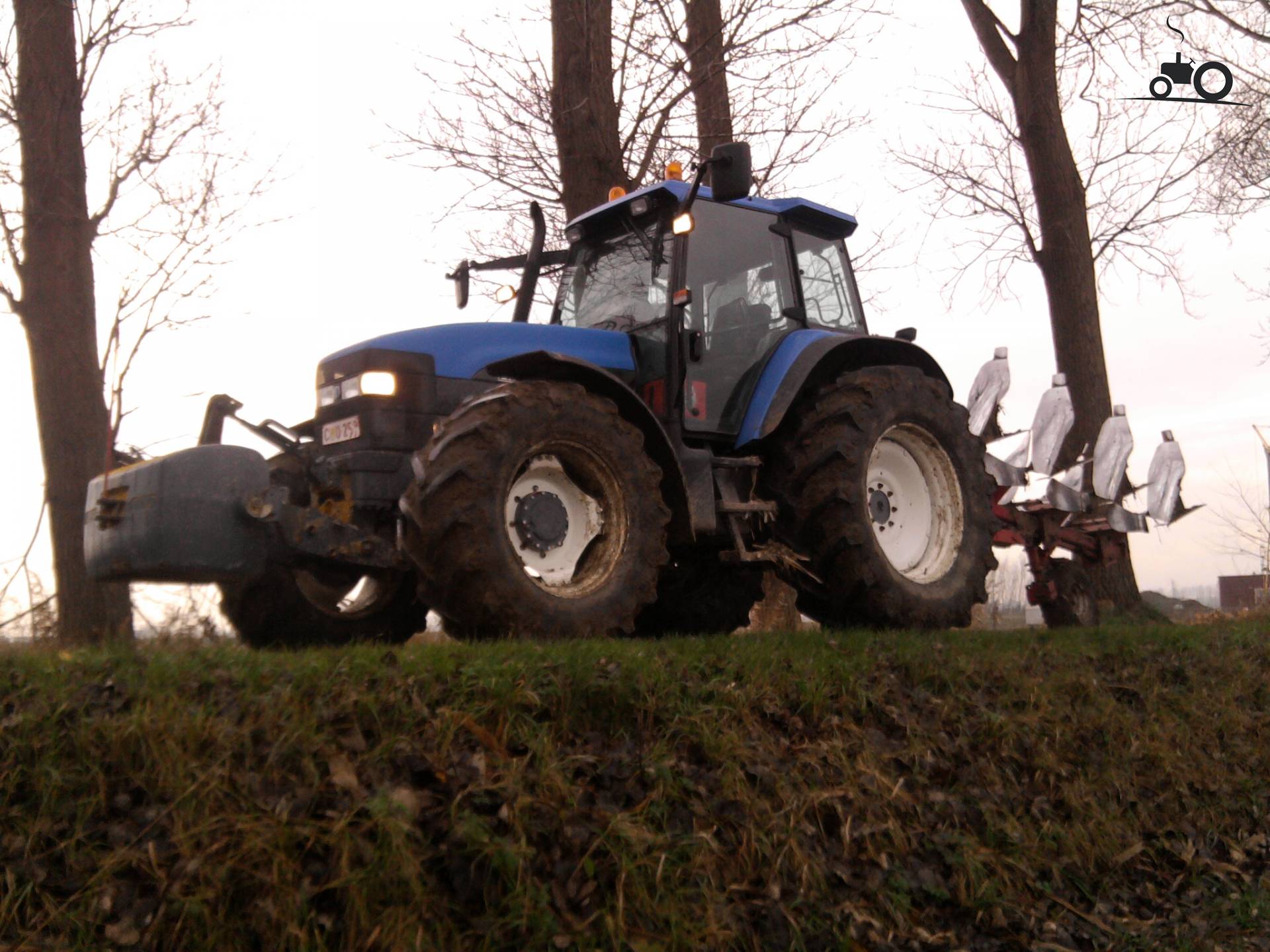 Foto New Holland TM 135 #710246