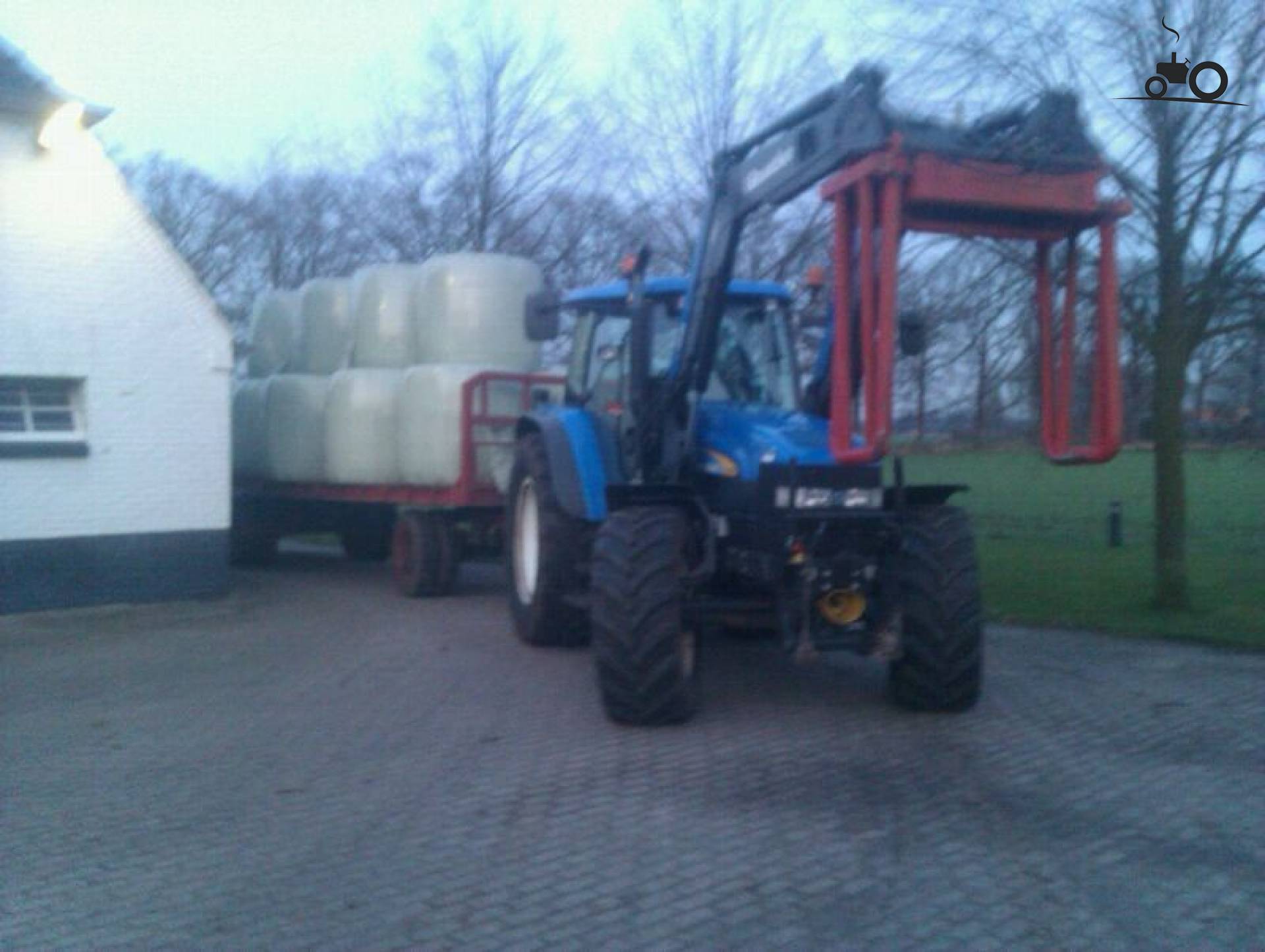 Foto New Holland TM 130 #721456