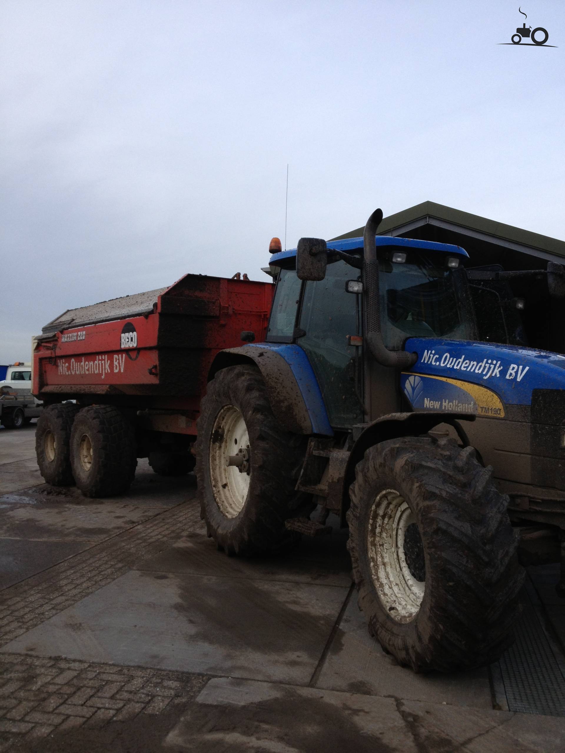 Foto New Holland TM 190 #725793