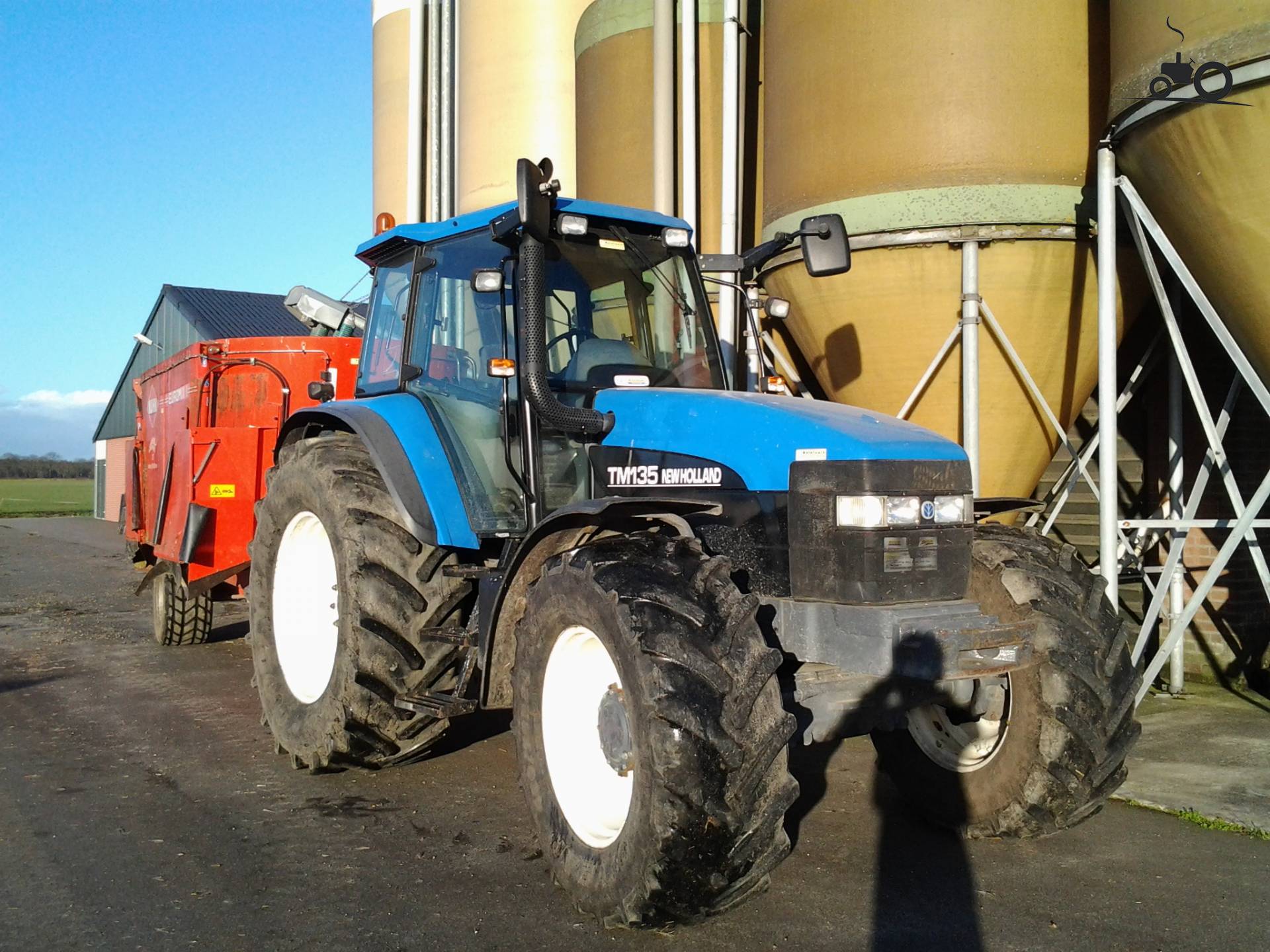 Foto New Holland TM 135 #727720