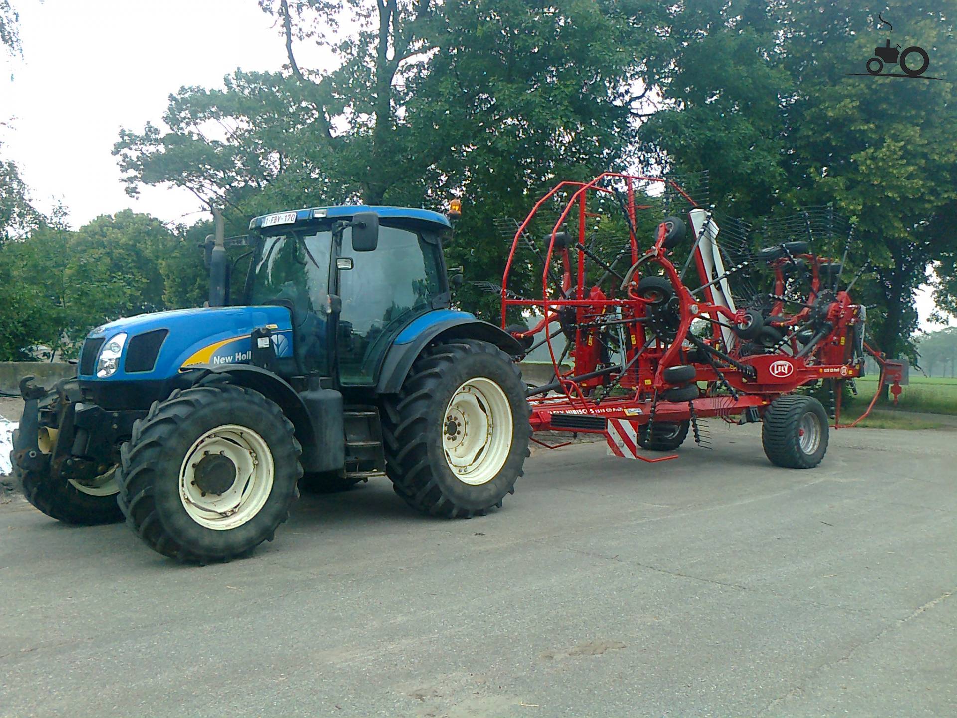 Foto New Holland TS 135 A #780665