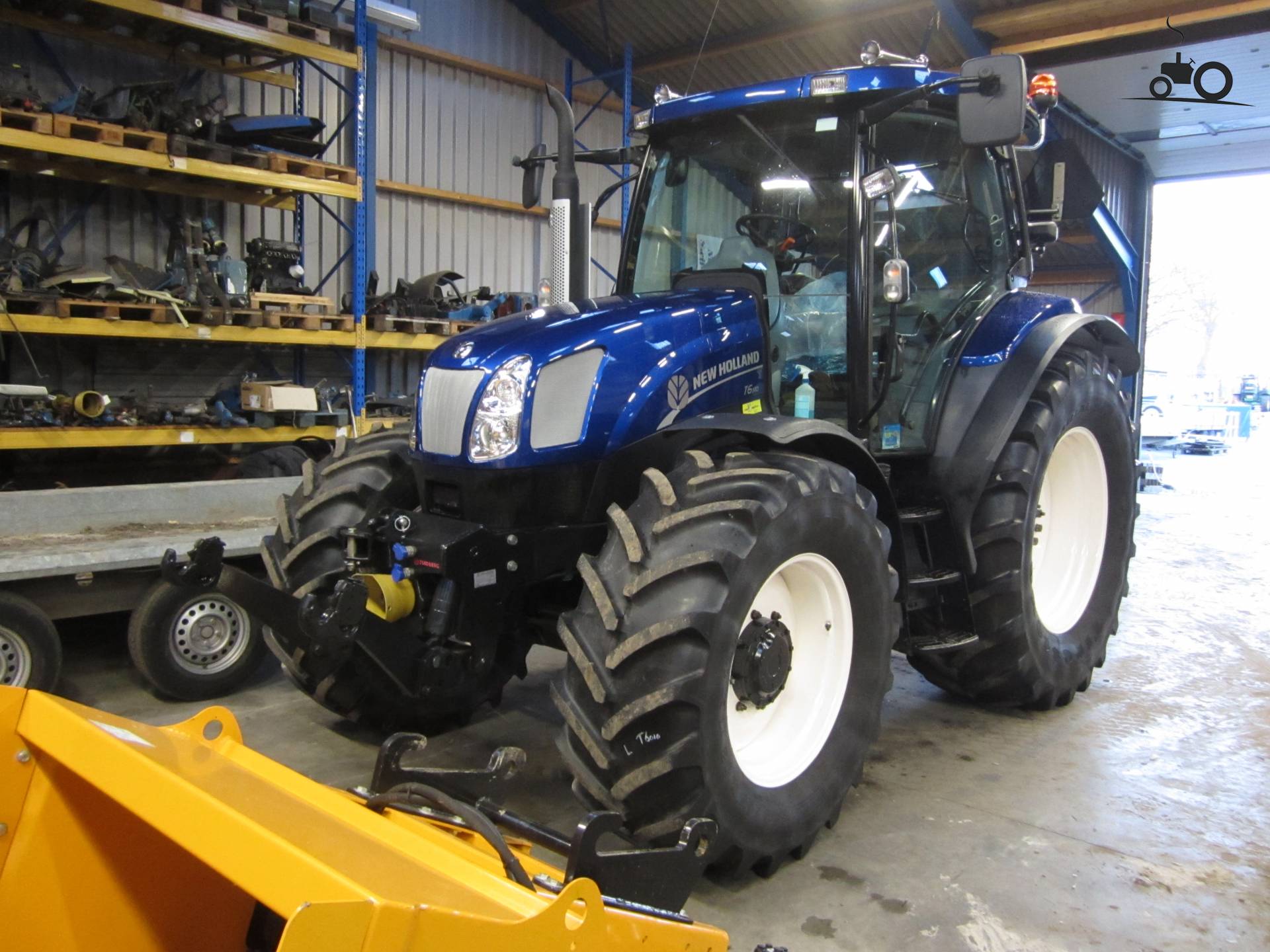 Foto New Holland T 6040 #816362