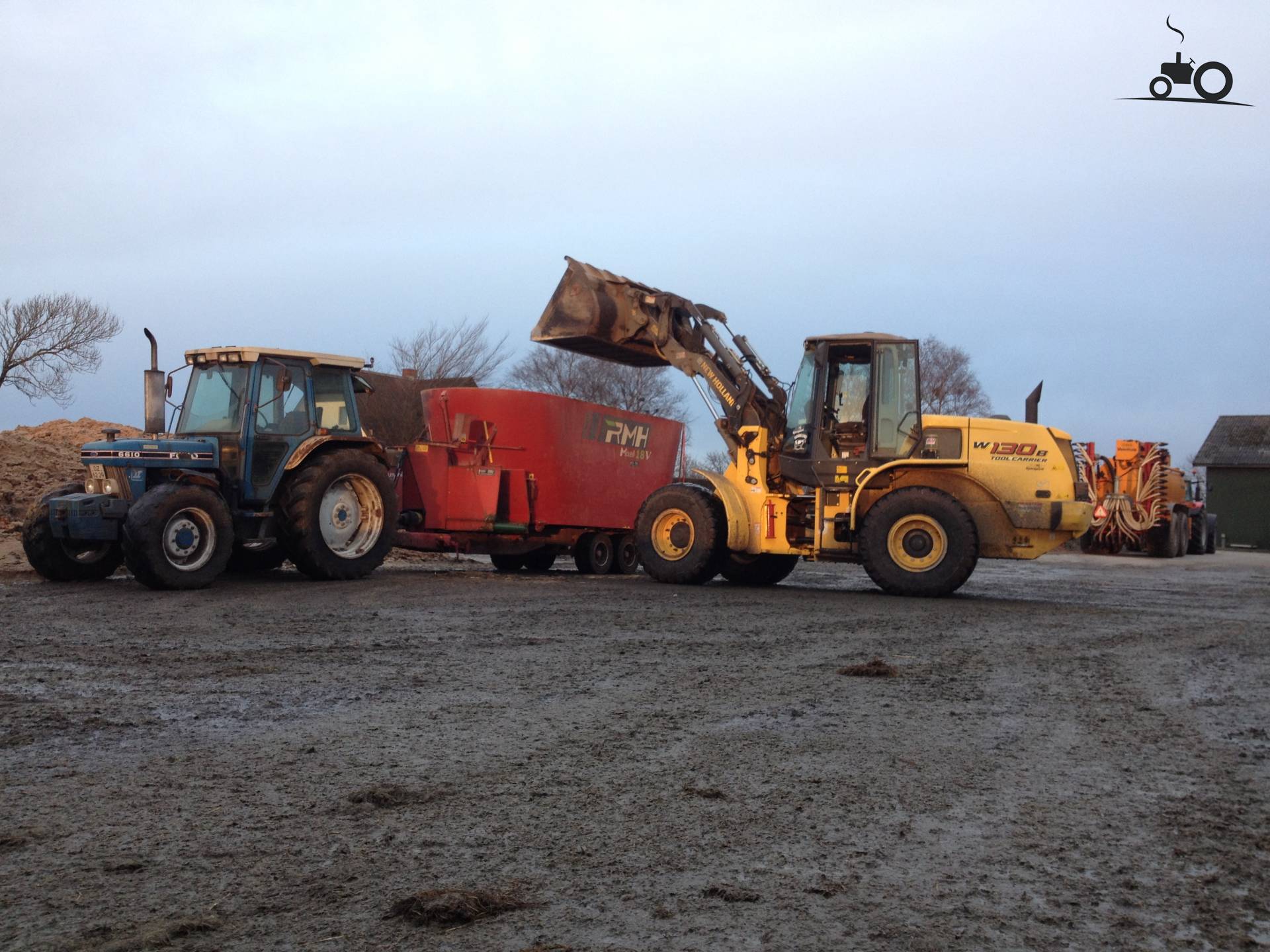 Foto New Holland W 130 #828772