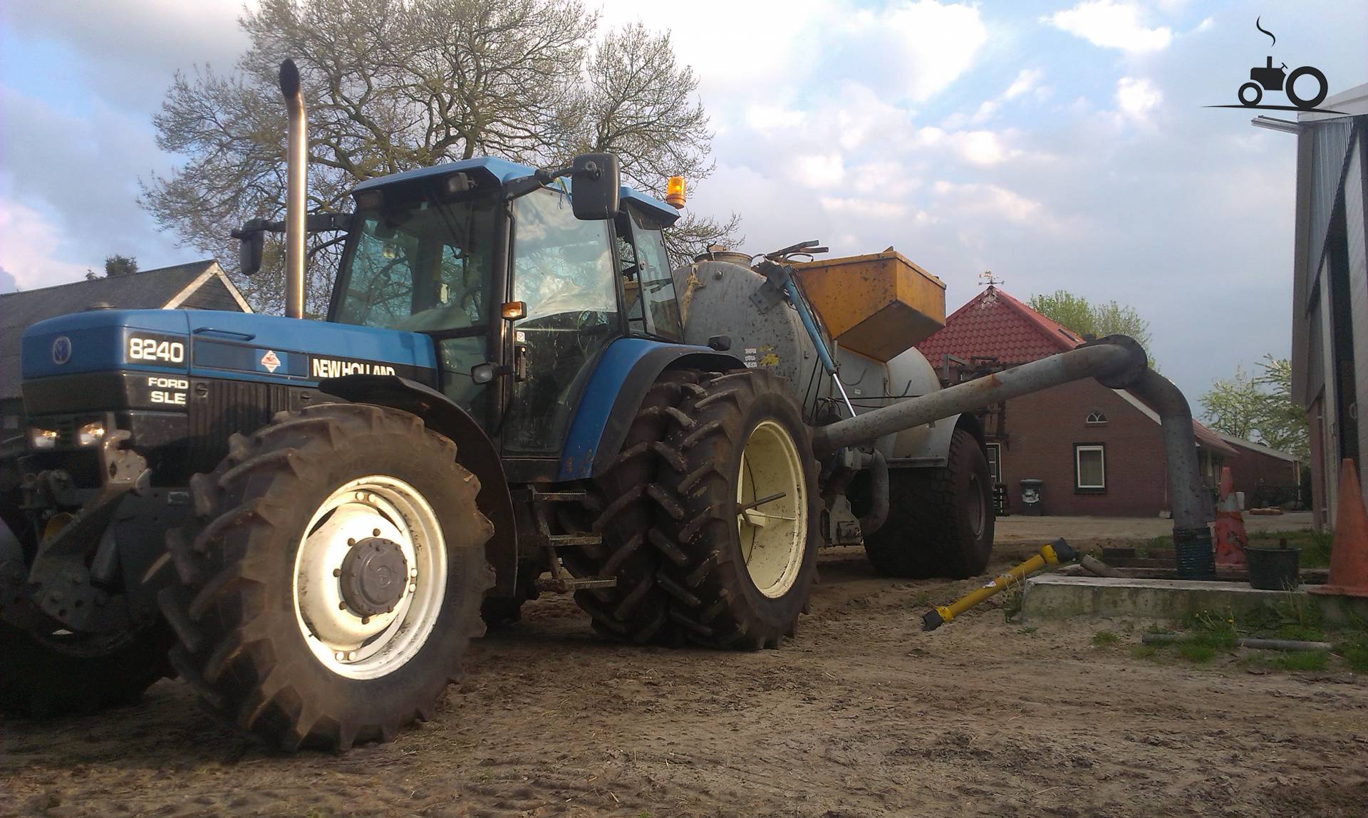 New Holland 8240