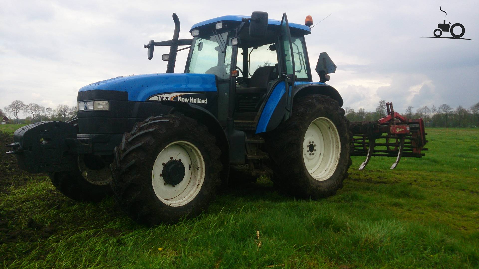 Foto New Holland TM 120 #842035