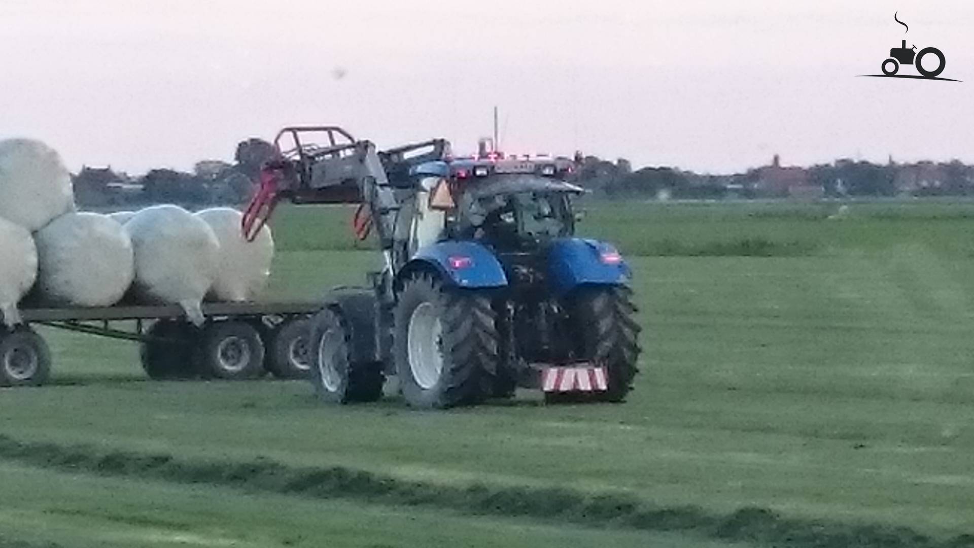 Foto New Holland T 6080 van Loon en Grondverzetbedrijf Dennis Groot