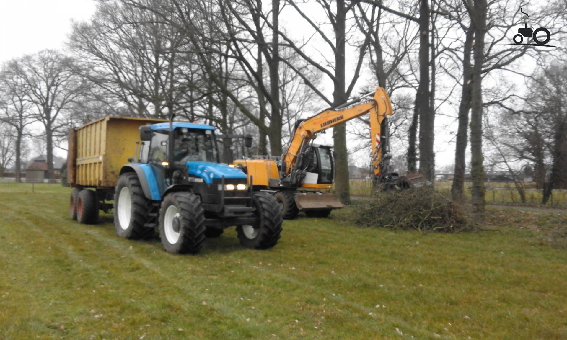 Foto New Holland TM 115 #958538