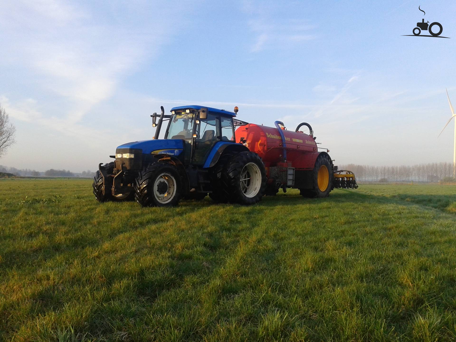 Foto New Holland TM 120 #963733