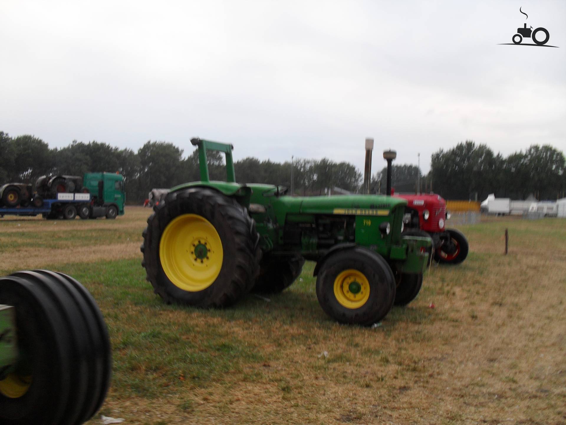 Foto John Deere 710 #450935