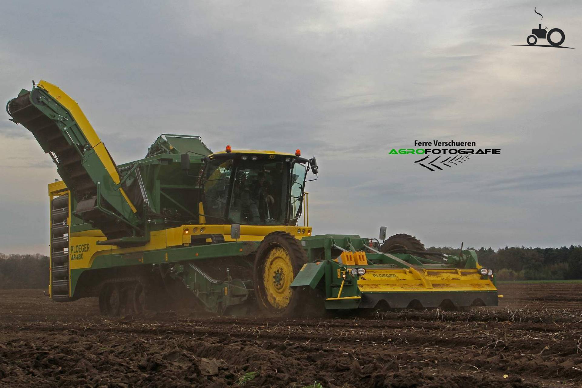 Foto Ploeger rooimachines van Van Den Borne Aardappelen