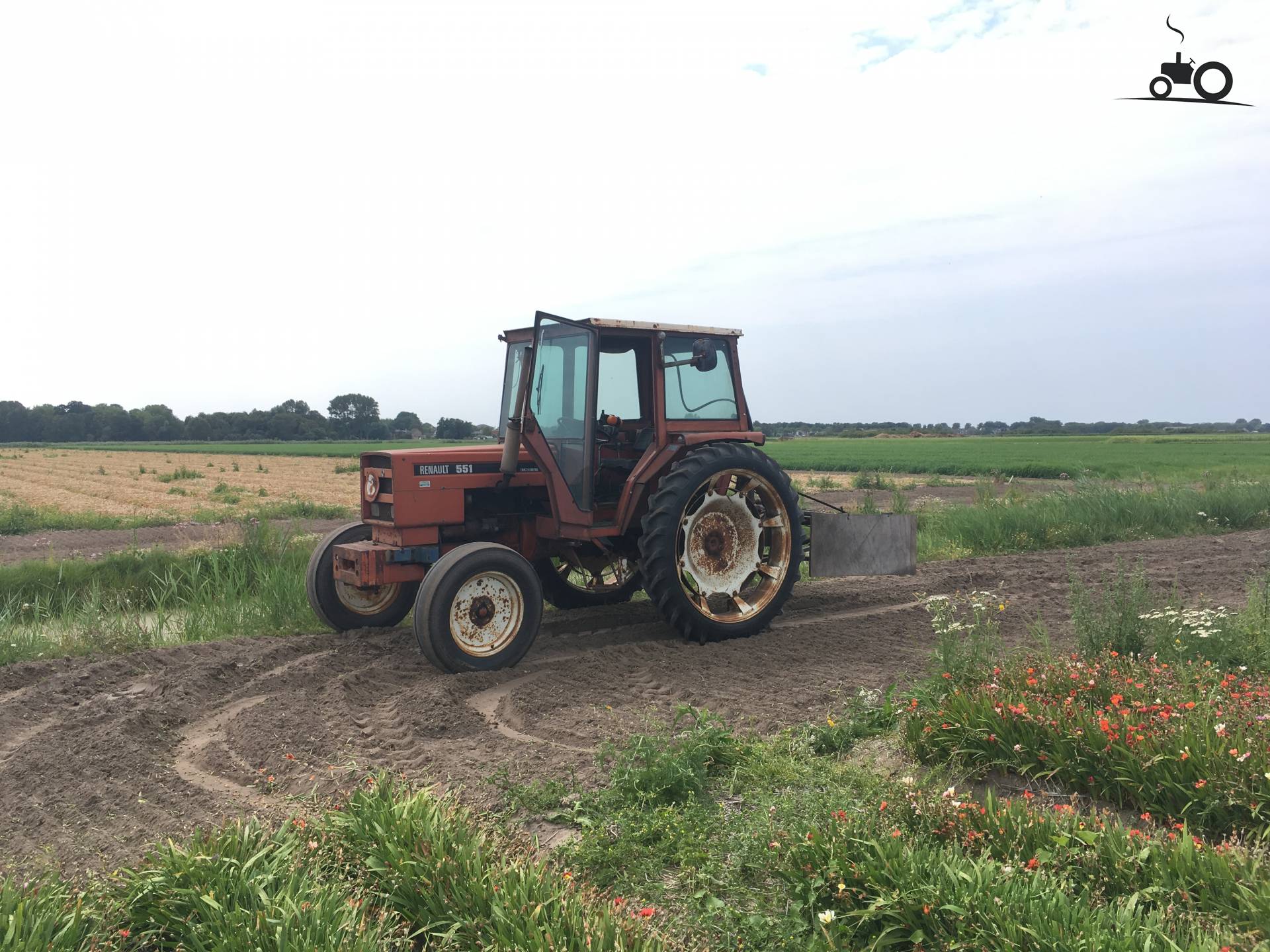 Foto Renault 551 #1243246