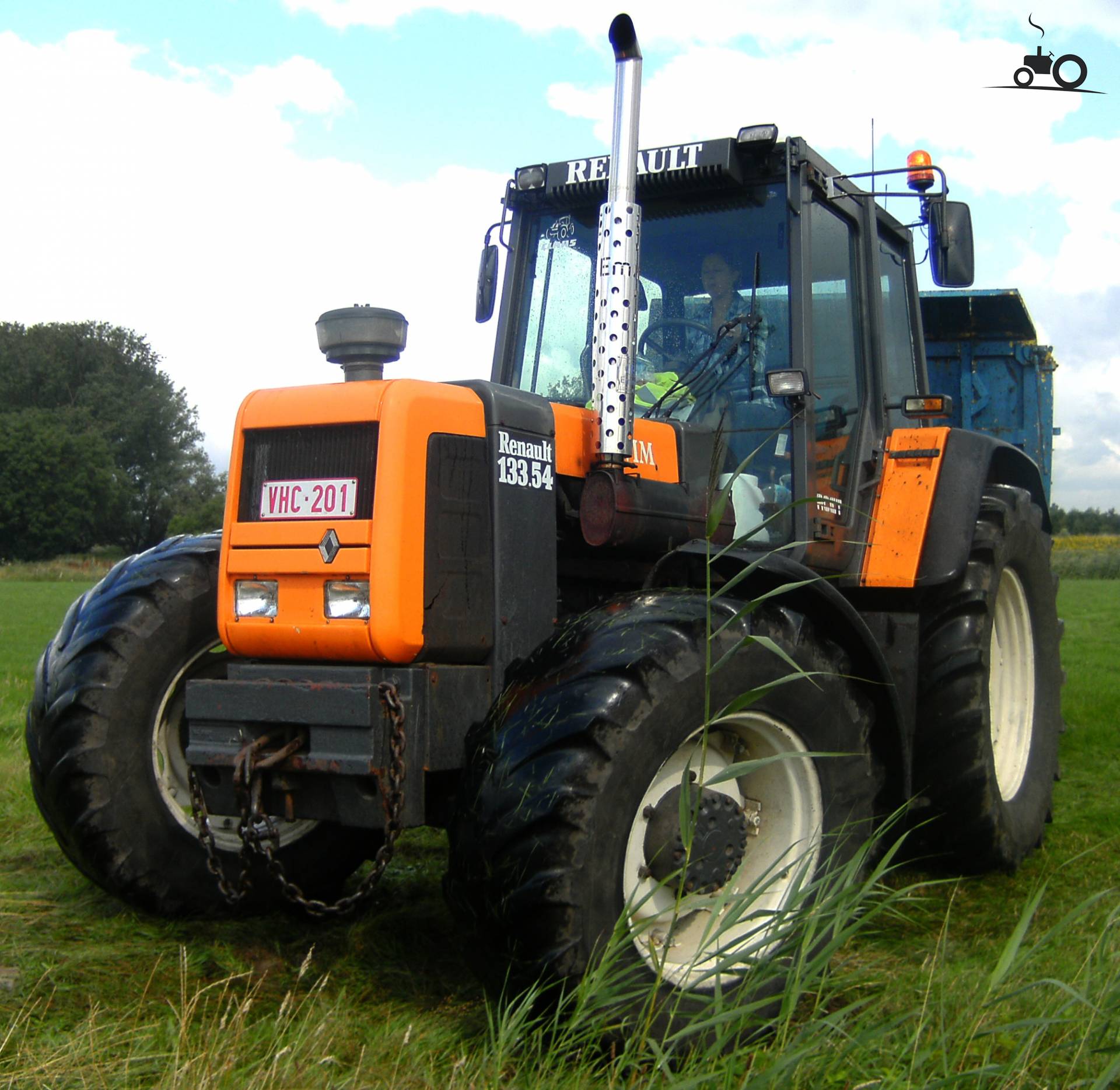 Renault 133.54 - United Kingdom - Tractor picture #379023