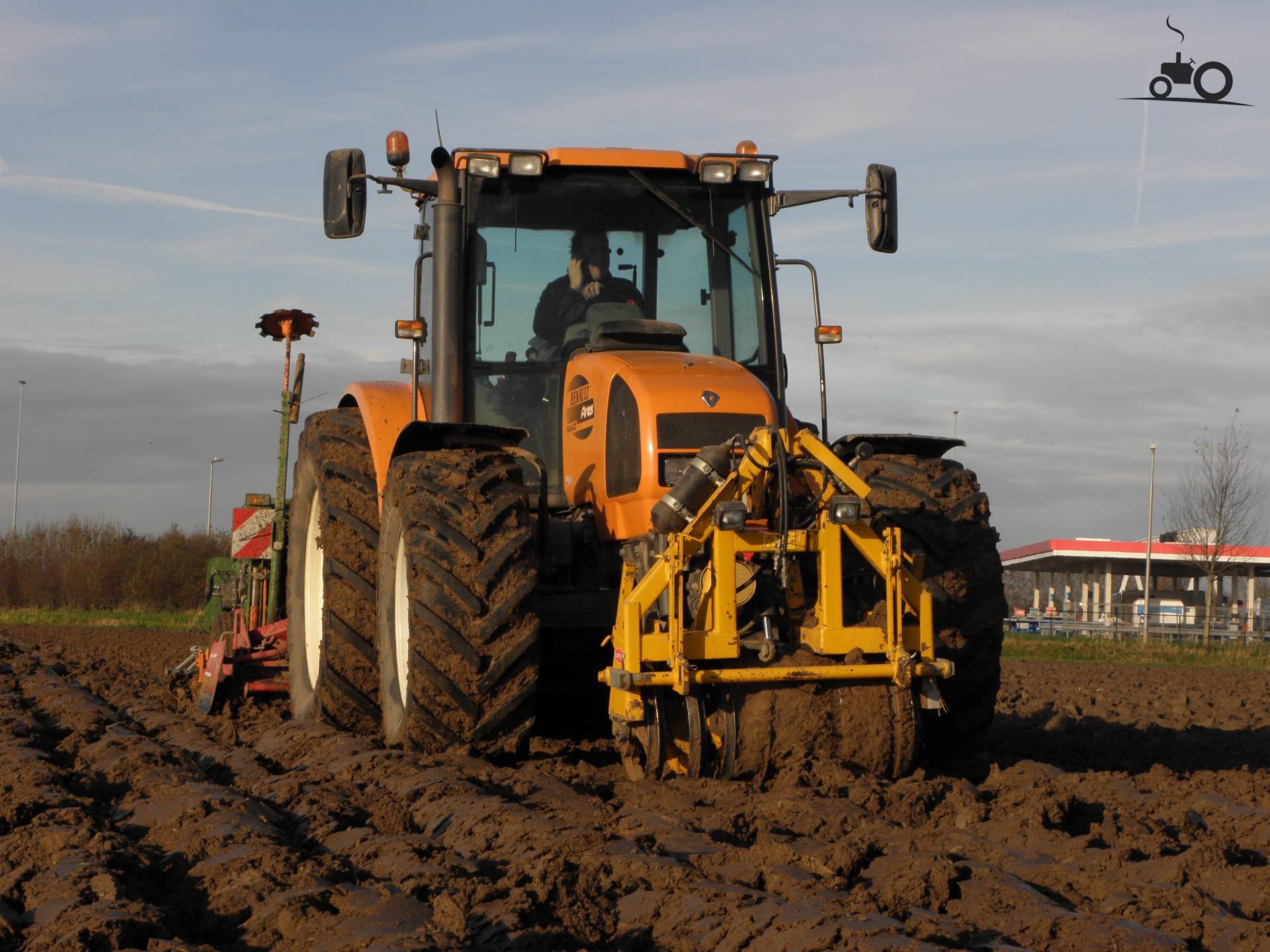 Foto Renault Ares 566 RZ van Bodemtrouw