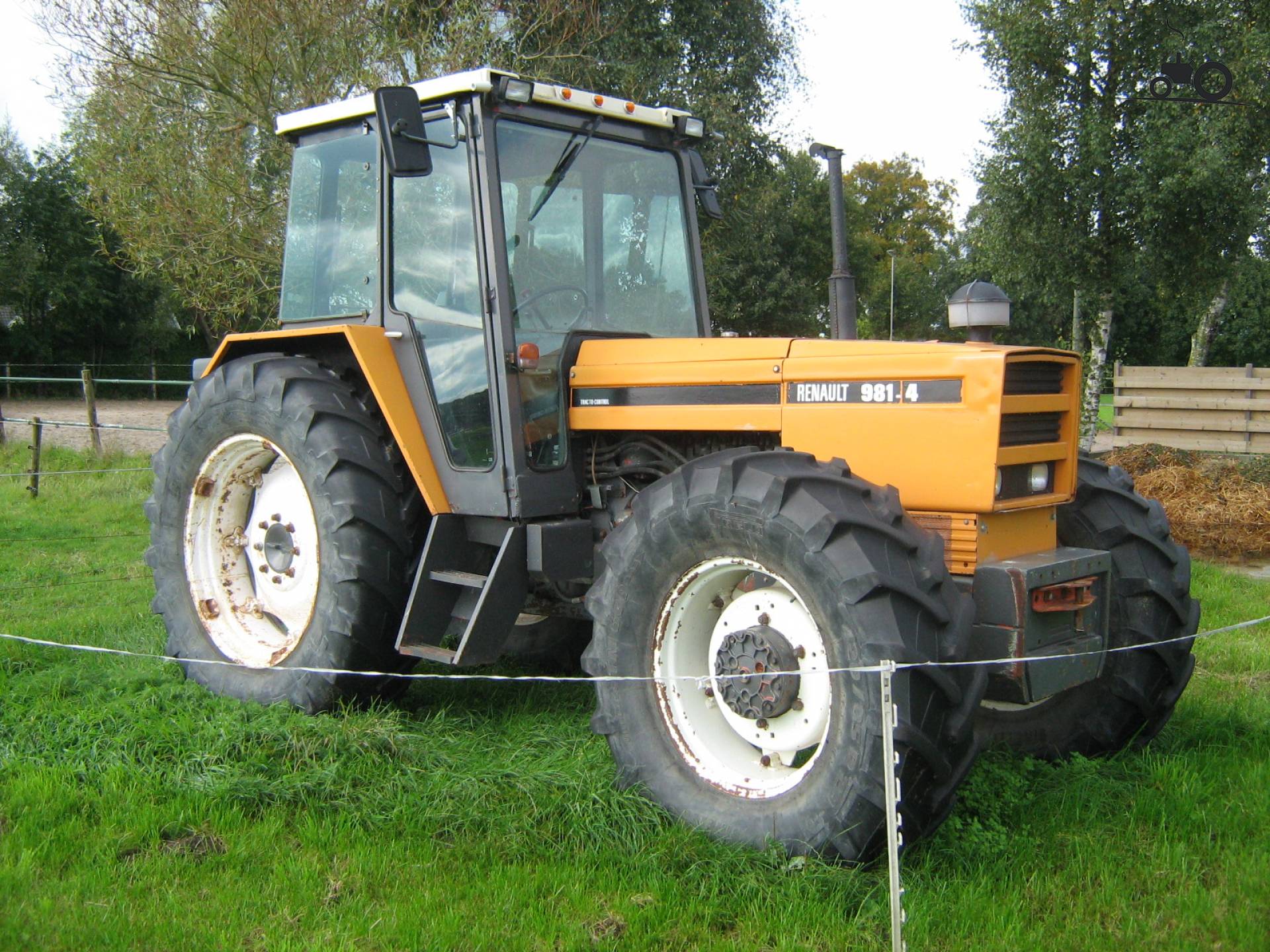 Renault 981-4 - United Kingdom - Tractor picture #698449