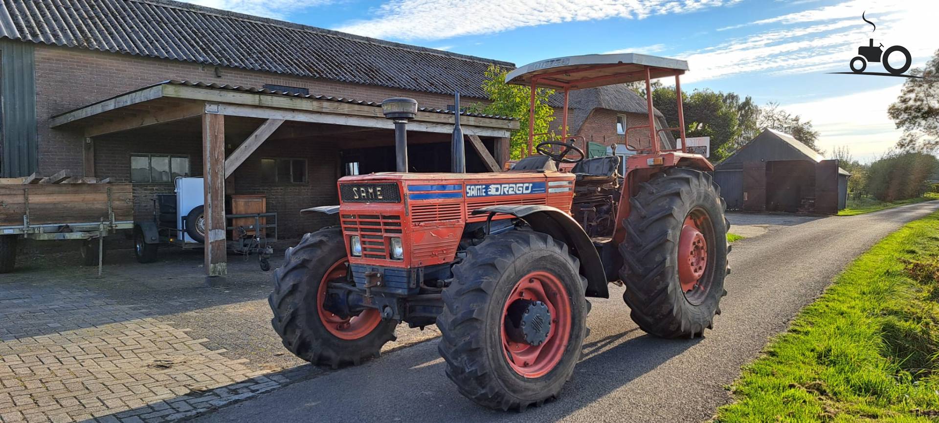 de gril en de voor spatborden gemonteerd
