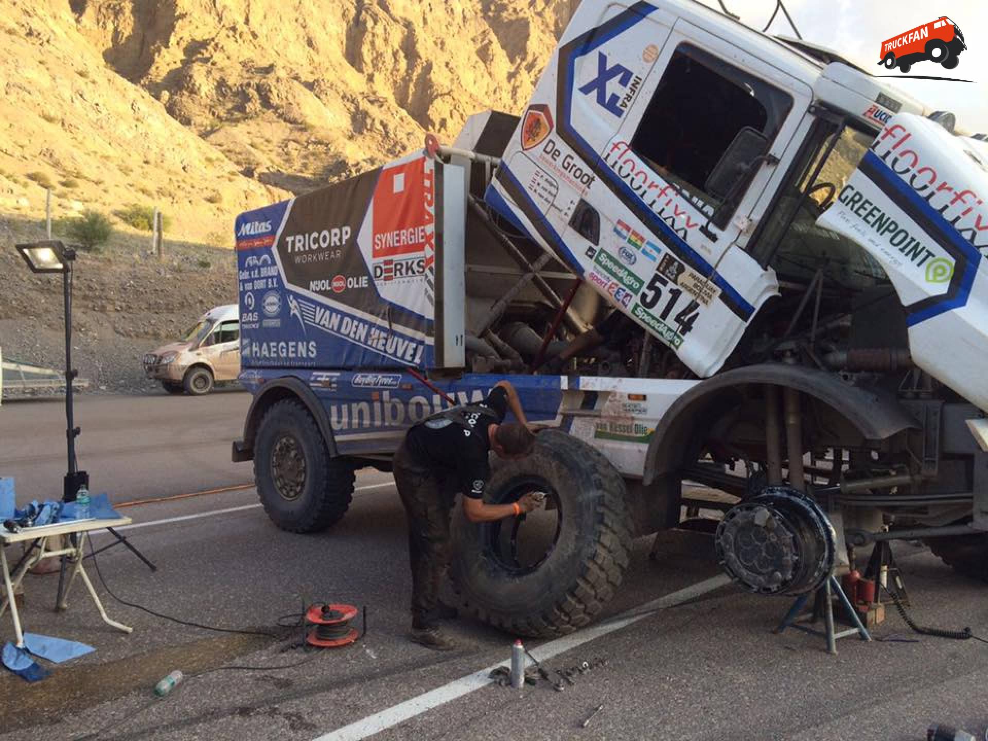 Dakar Trucks 2020 - Scania T-serie van Van den Heuvel Logistiek BV