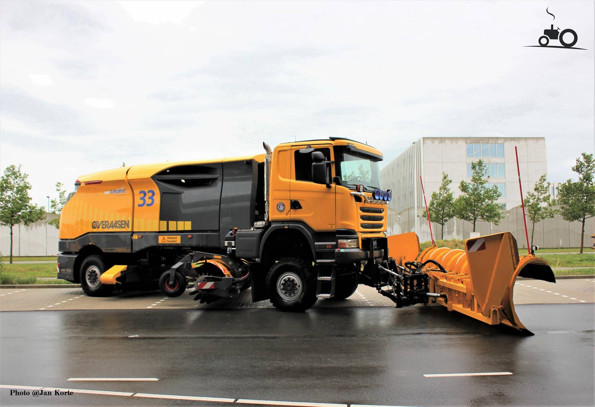 Foto Scania R-serie 2nd gen van Amsterdam Airport Schiphol, Van Mol Dairy