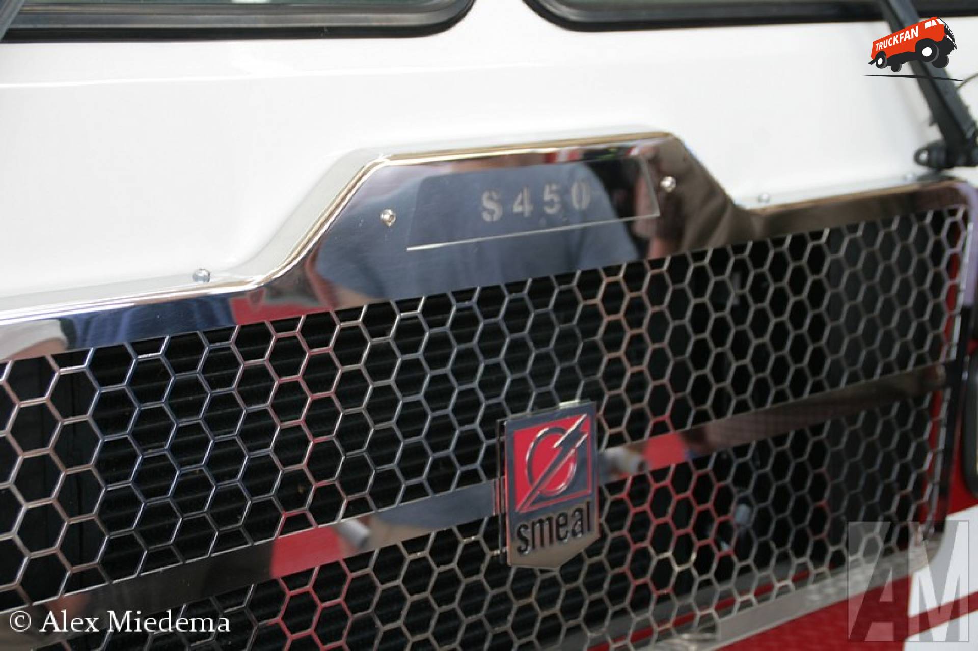 Smeal logo - Specifications