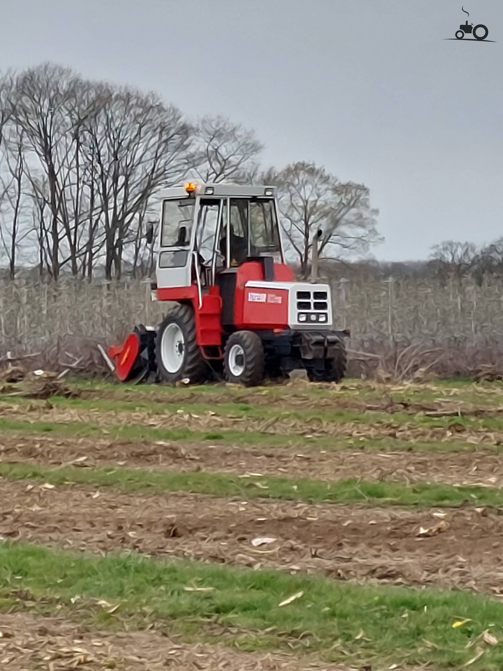 Steyr concept trekker met stronkenfrees