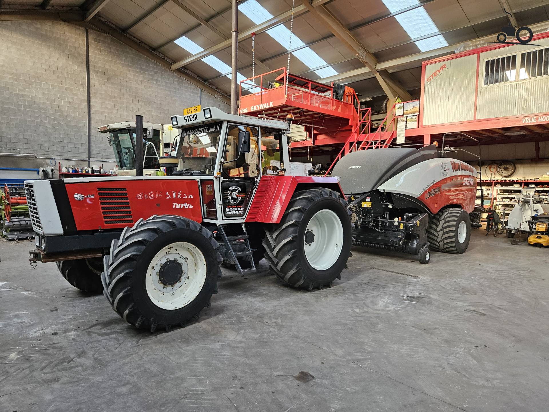 Foto Steyr 8180 van Loon en grond werken Van Hooste Guy BVBA