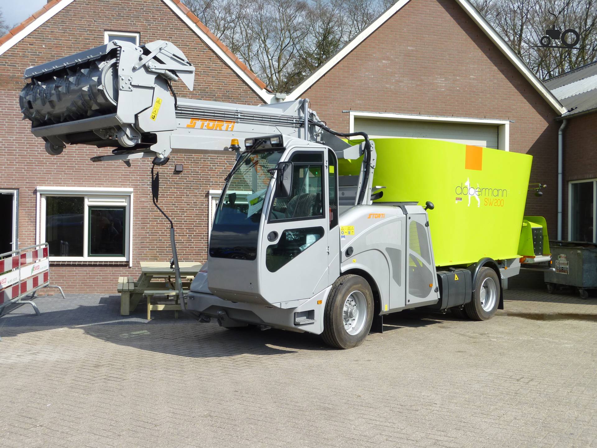 Foto Storti Dobermann SW 200 #625692