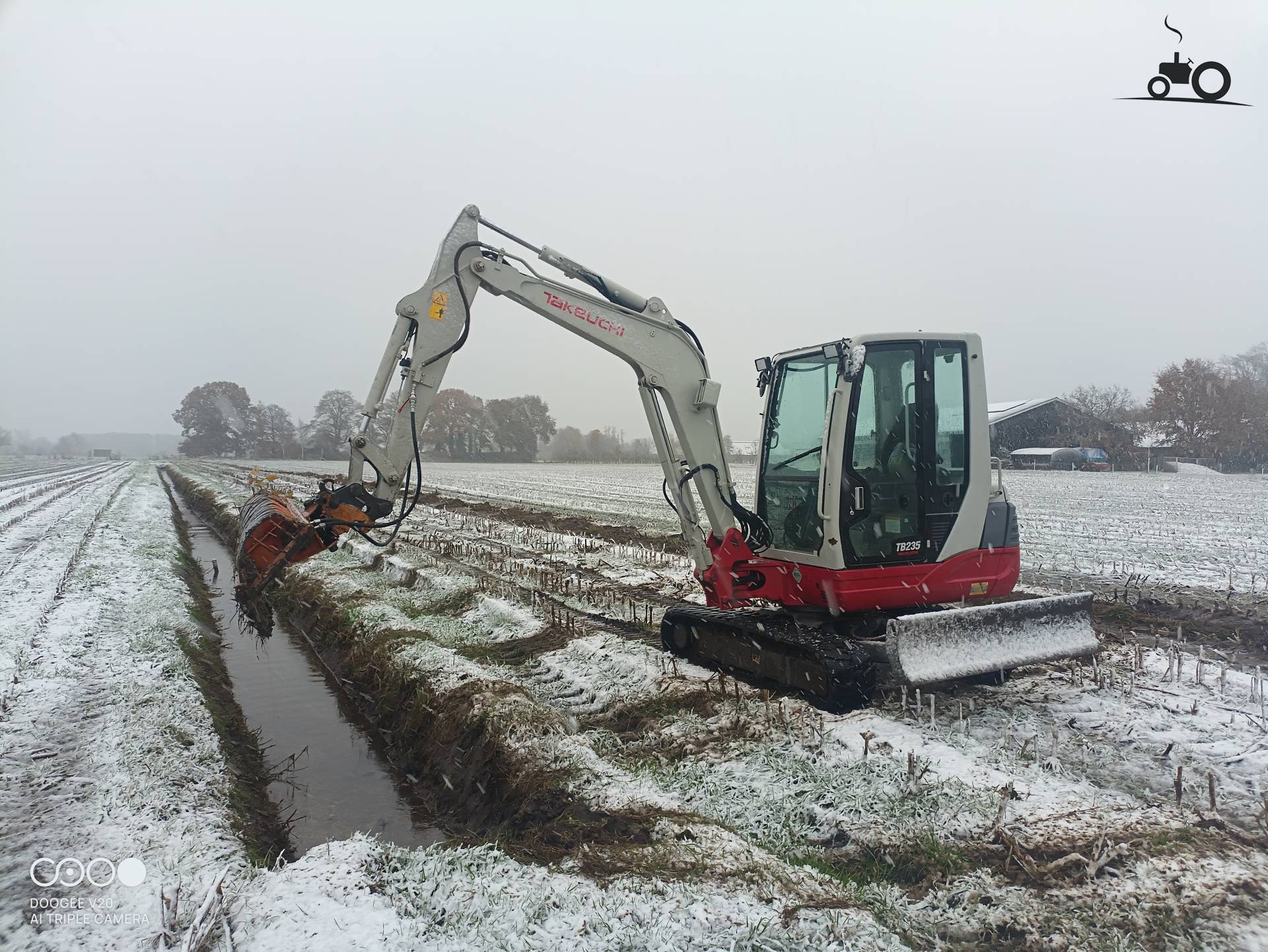 Foto Takeuchi TB 235 #1596904