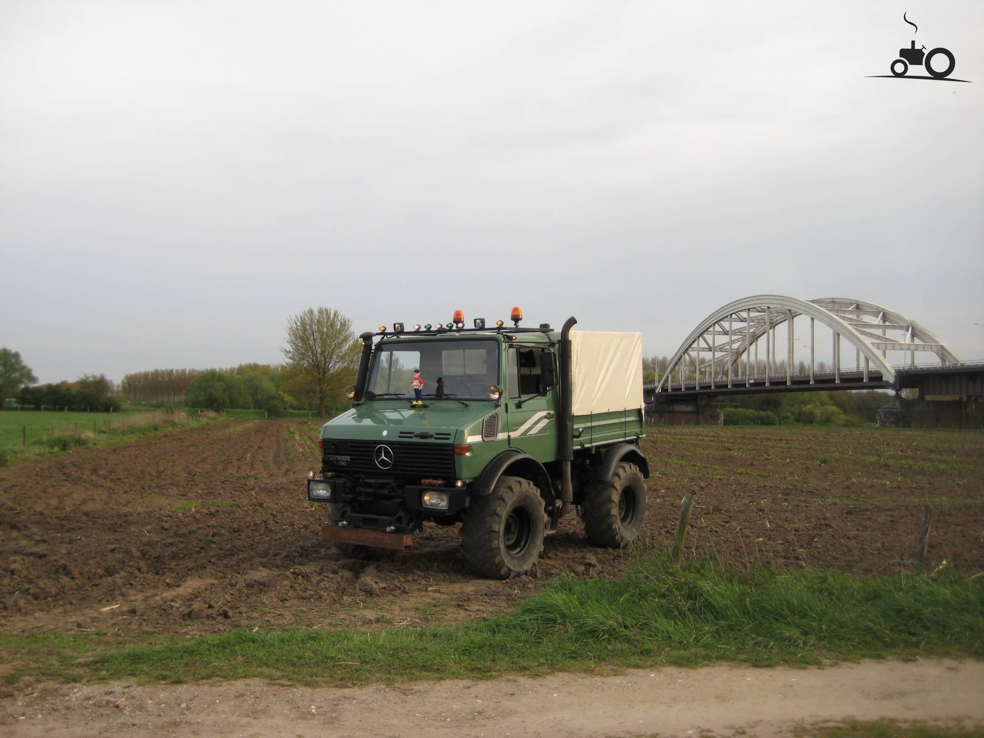 Unimog U1400 - United Kingdom - Tractor picture #474544