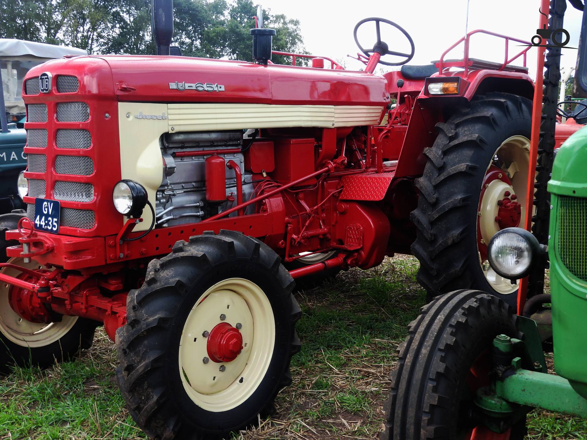 Foto UTB Logo #1312926