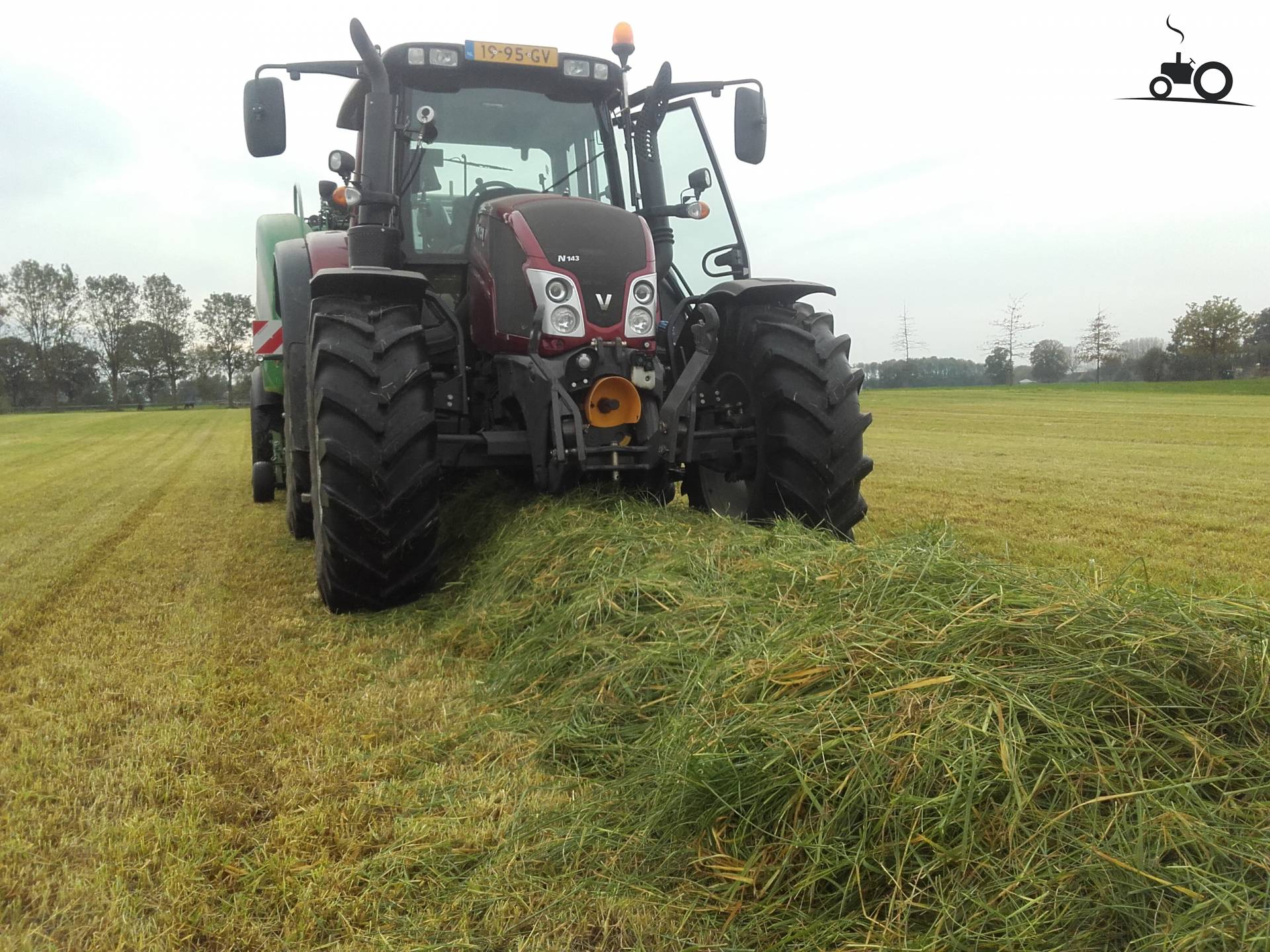 Foto Valtra N143 van Loonbedrijf Hartemink