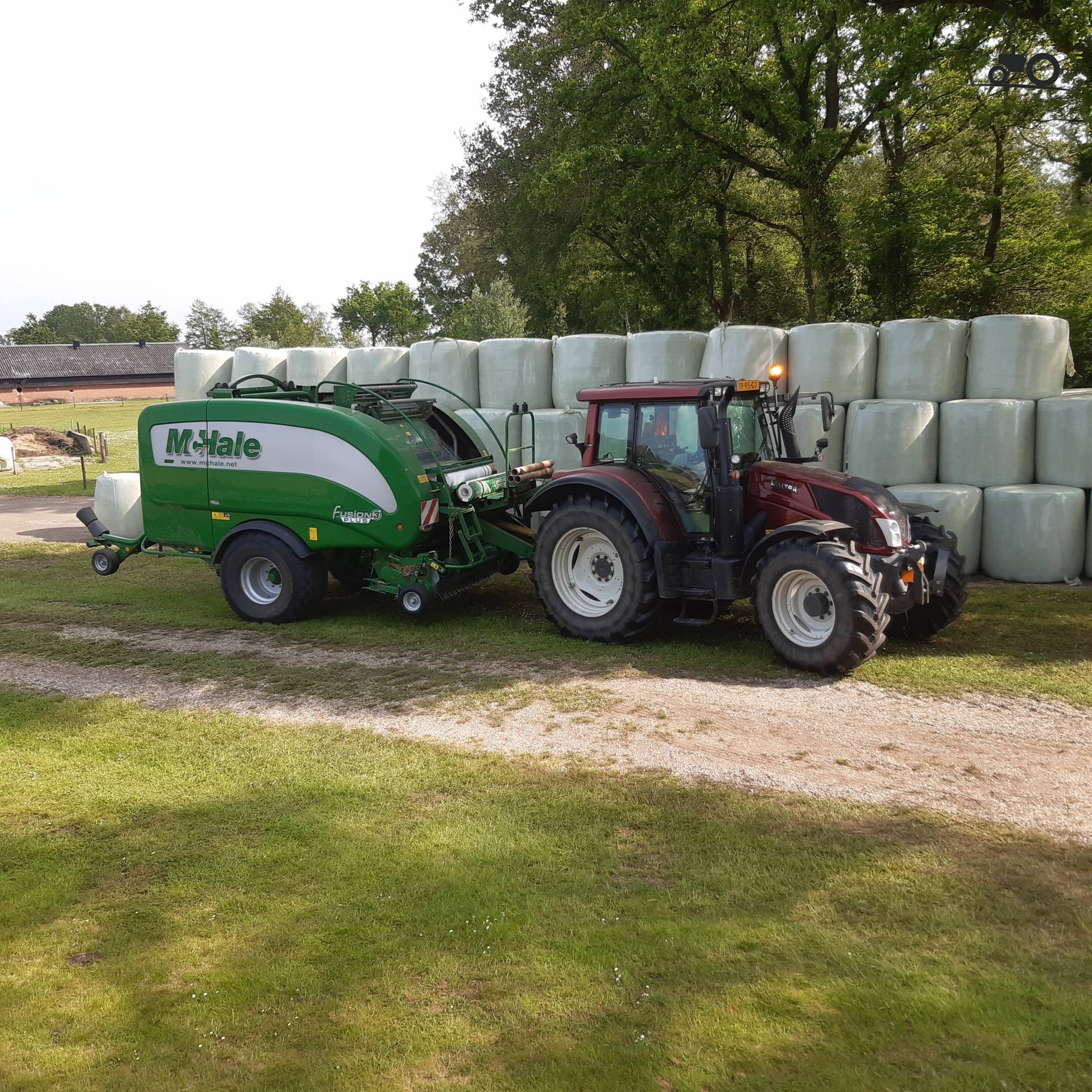 Foto Valtra N143 van Loonbedrijf Hartemink