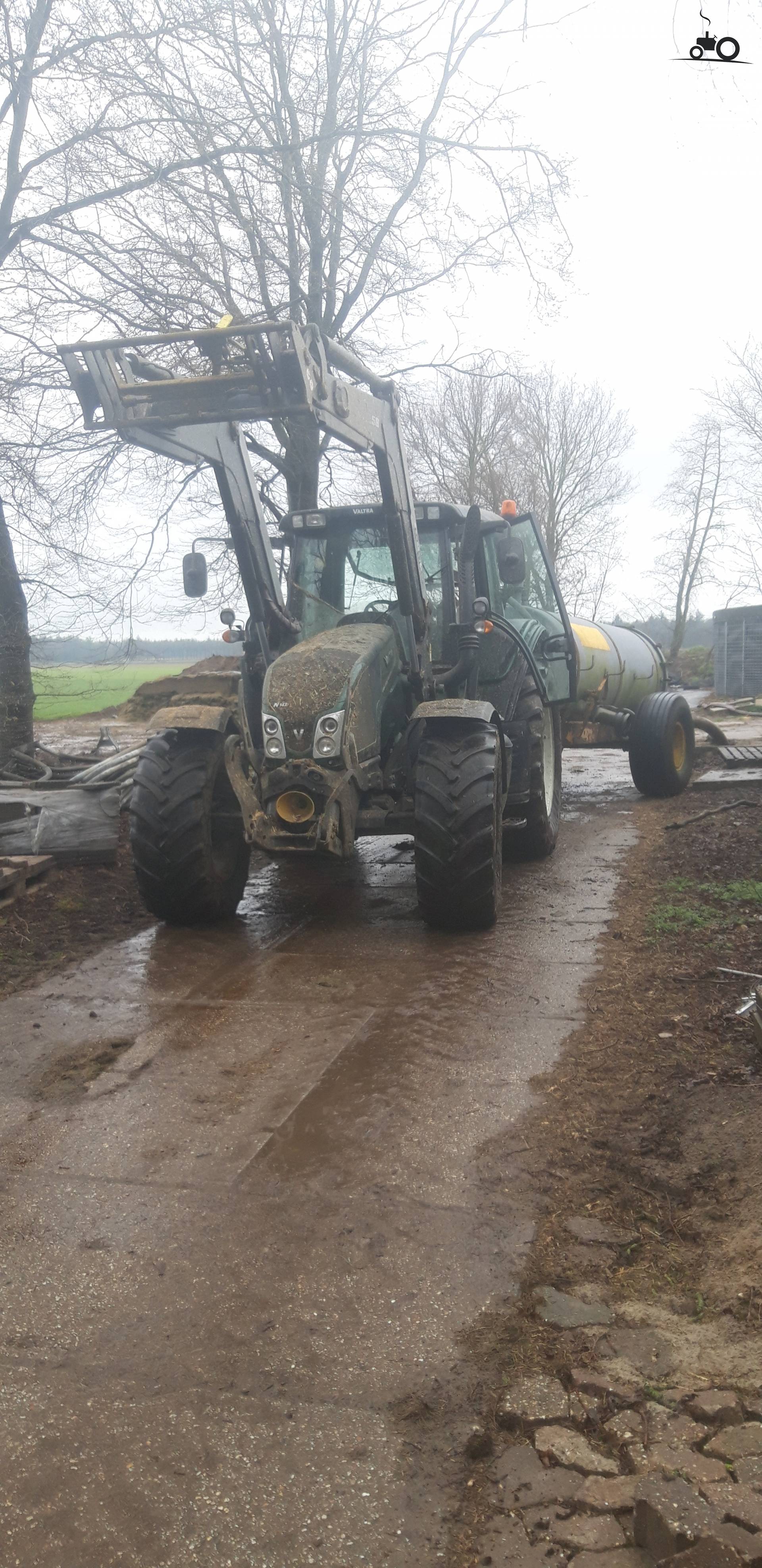 Foto Valtra N143 #1465075