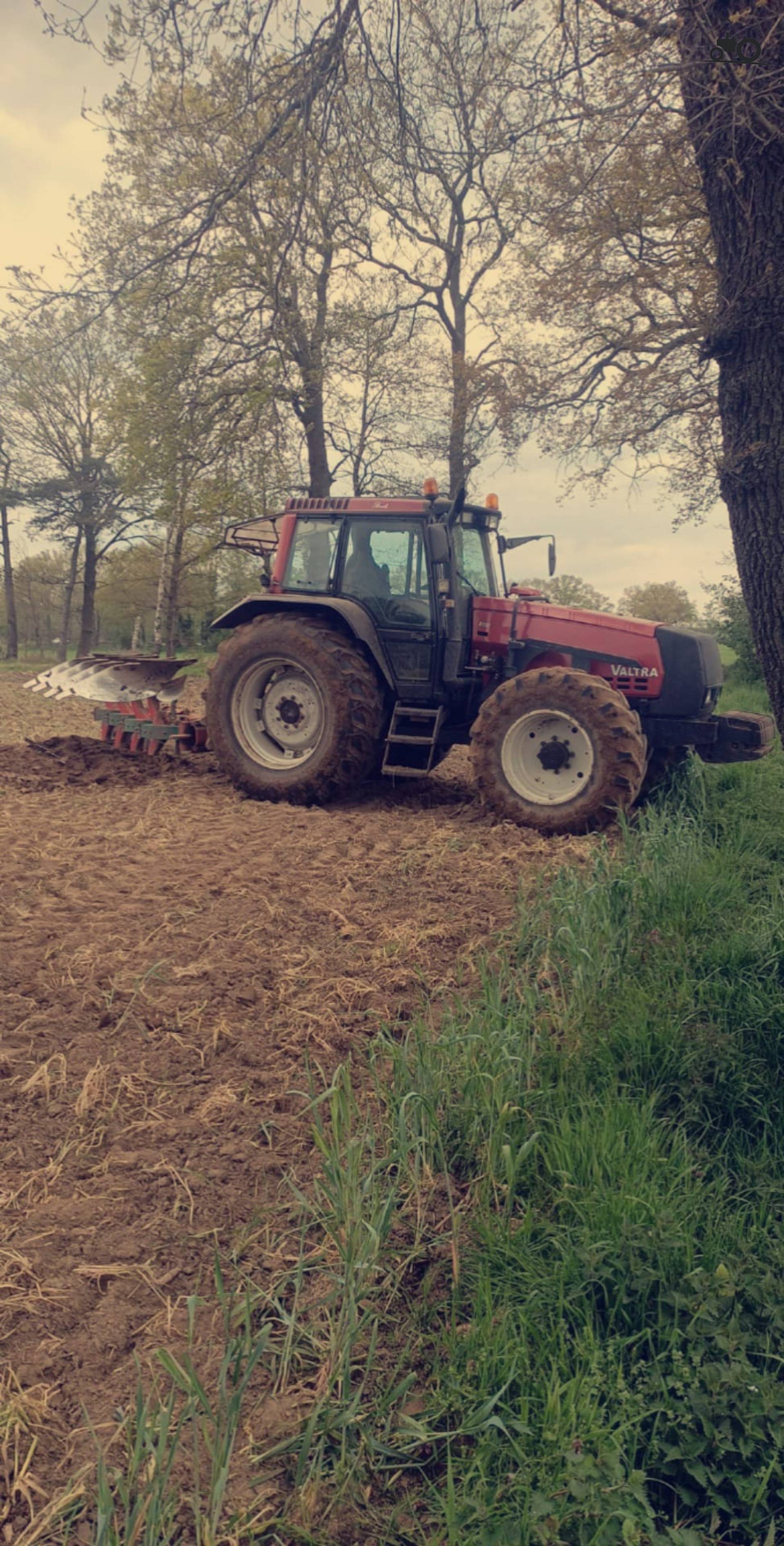 Foto Valtra 8150 #1469507