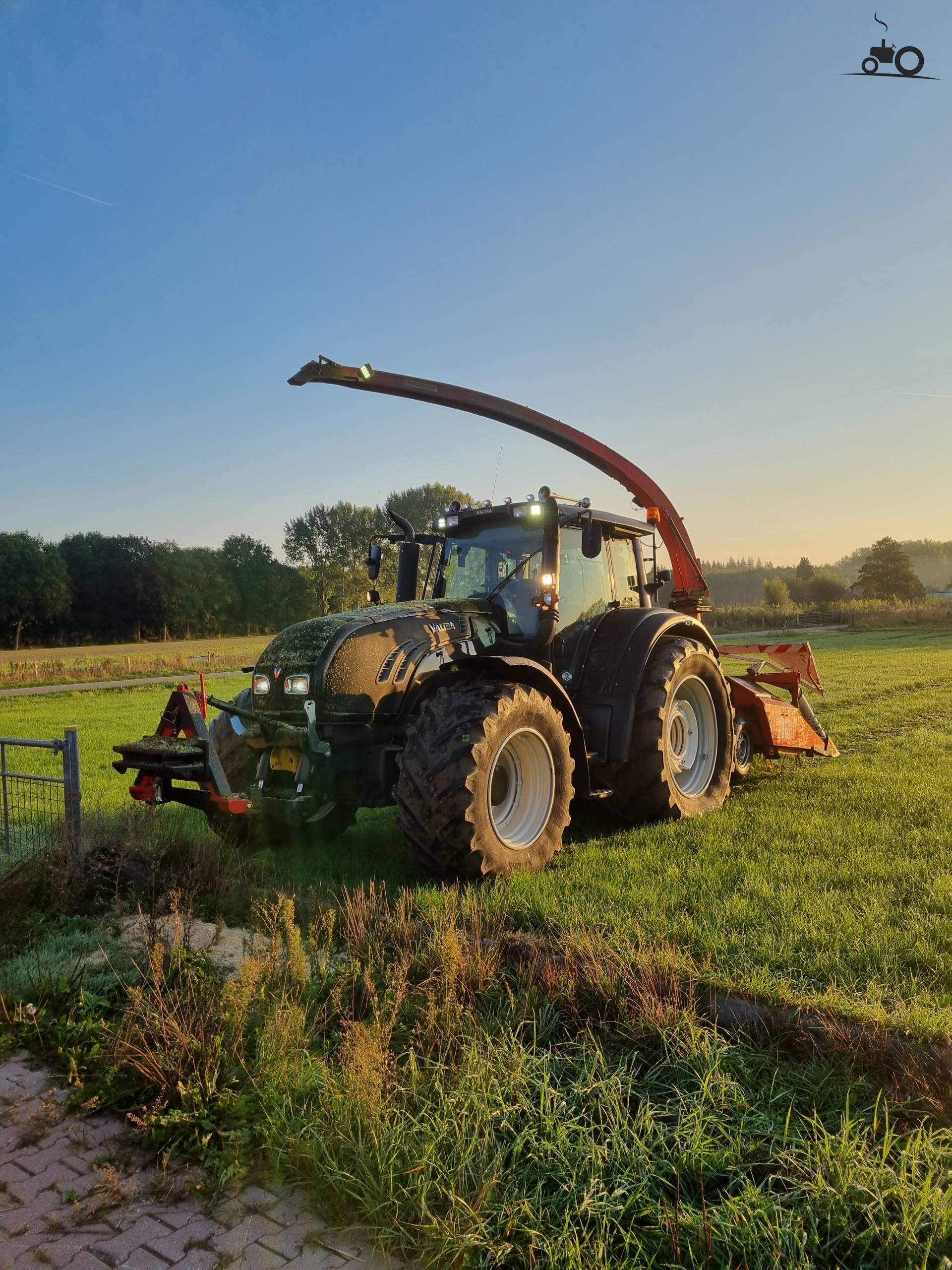 Valtra t 202 met kemper 3000 hakselaar