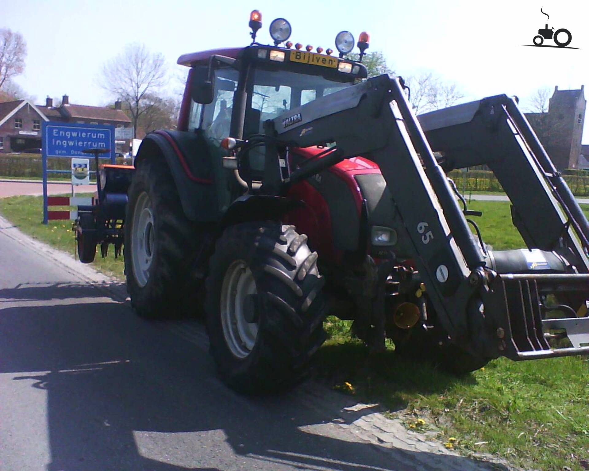 Foto Valtra N111