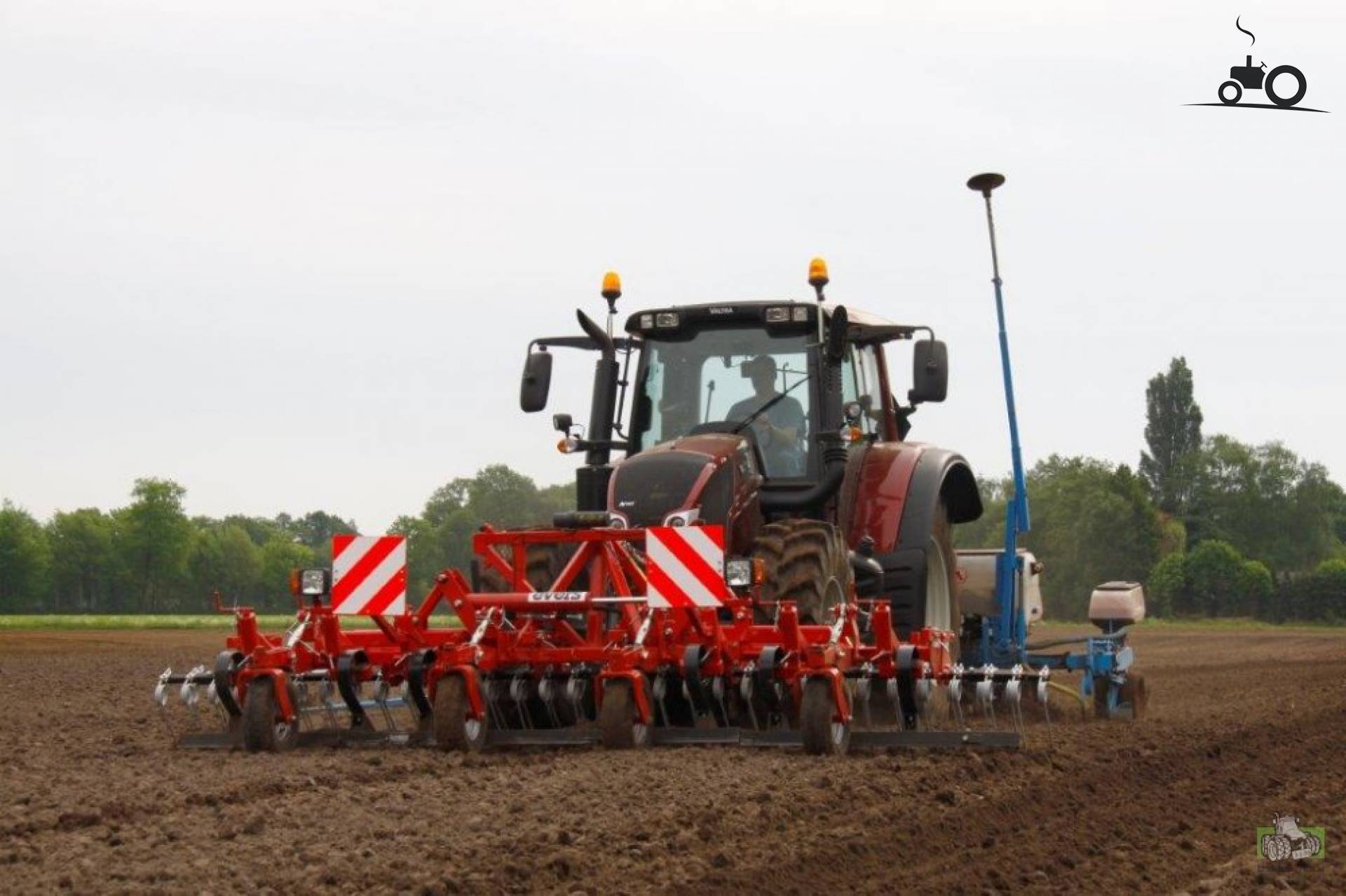 Foto Valtra N143 van Loonbedrijf Hartemink