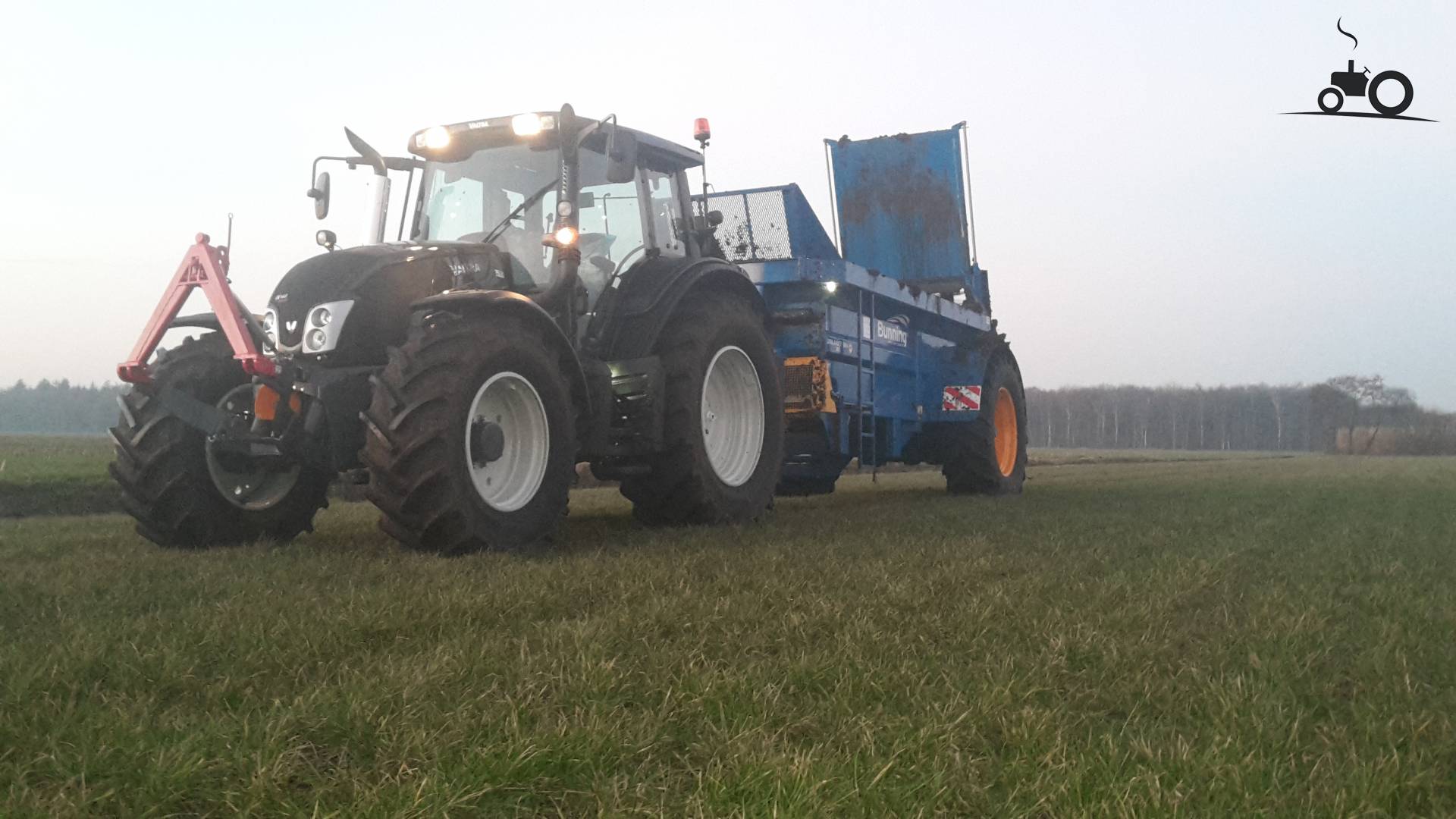 Foto Valtra N143 #898220