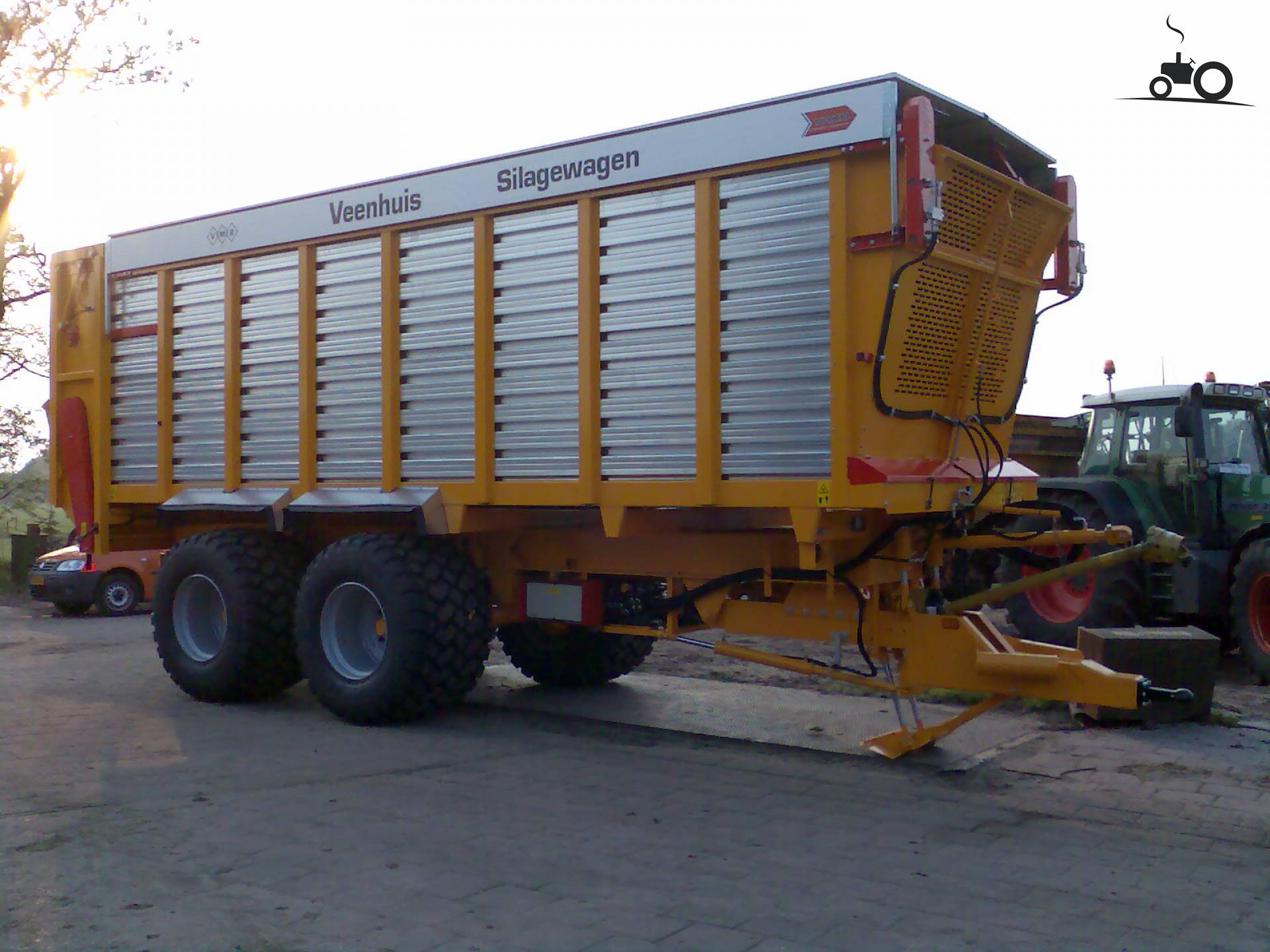 Foto Veenhuis silagewagens van Loonbedrijf Horenberg & Paus