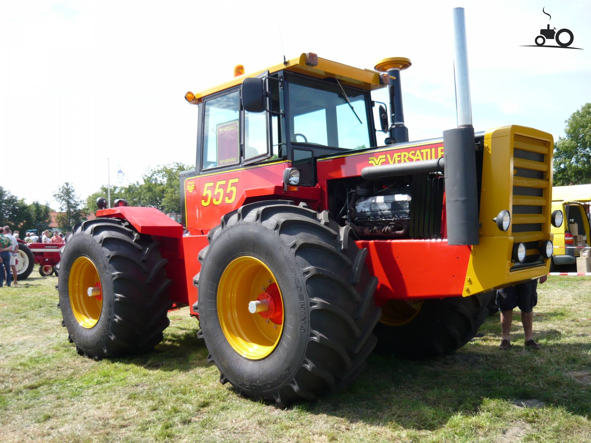 Foto Versatile 555 #270207