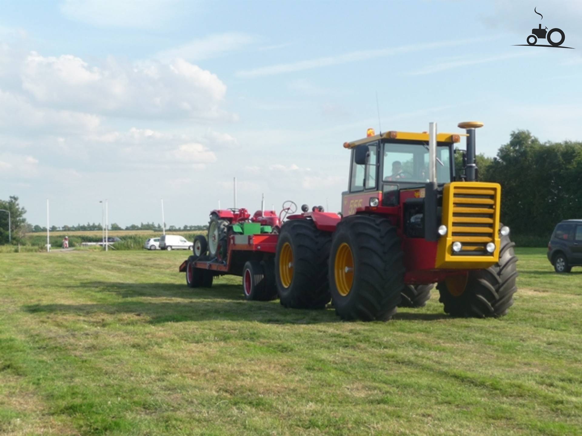 Foto Versatile 555 #602865