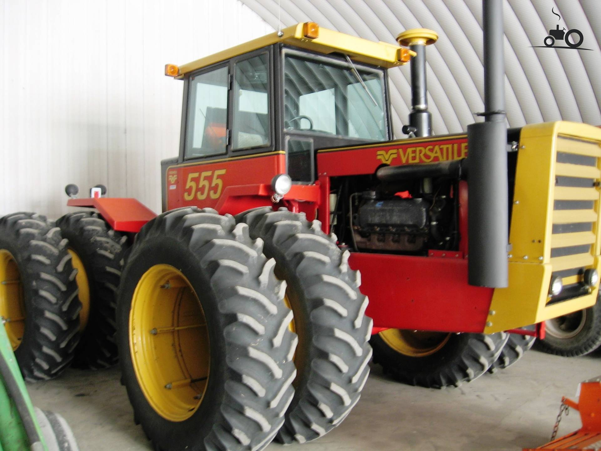 Foto Versatile 555 #706248