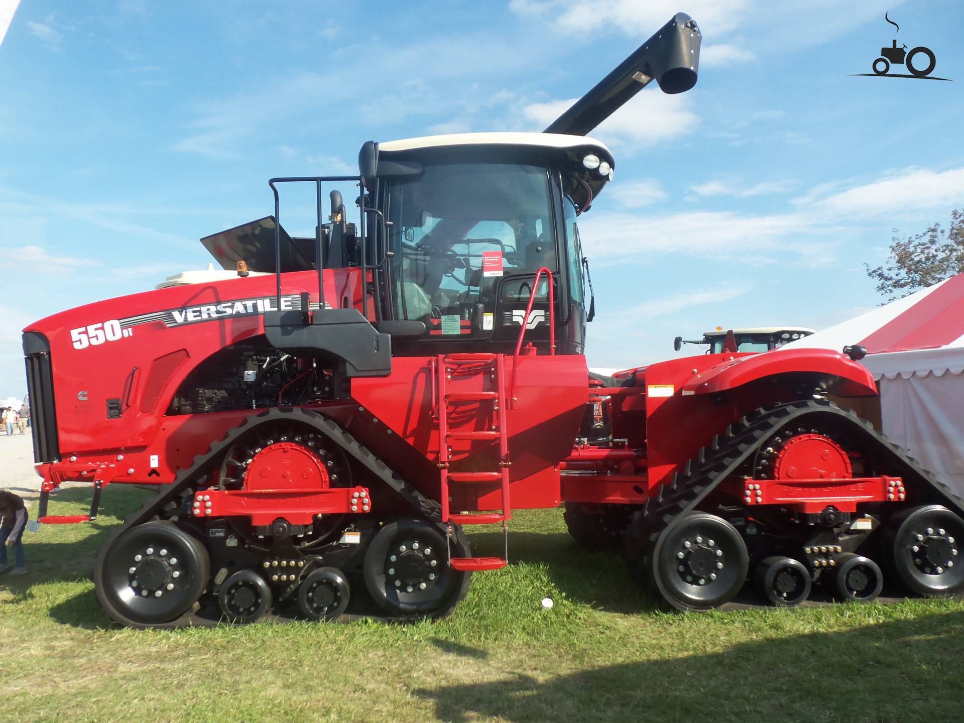 Foto Versatile 550 #879456